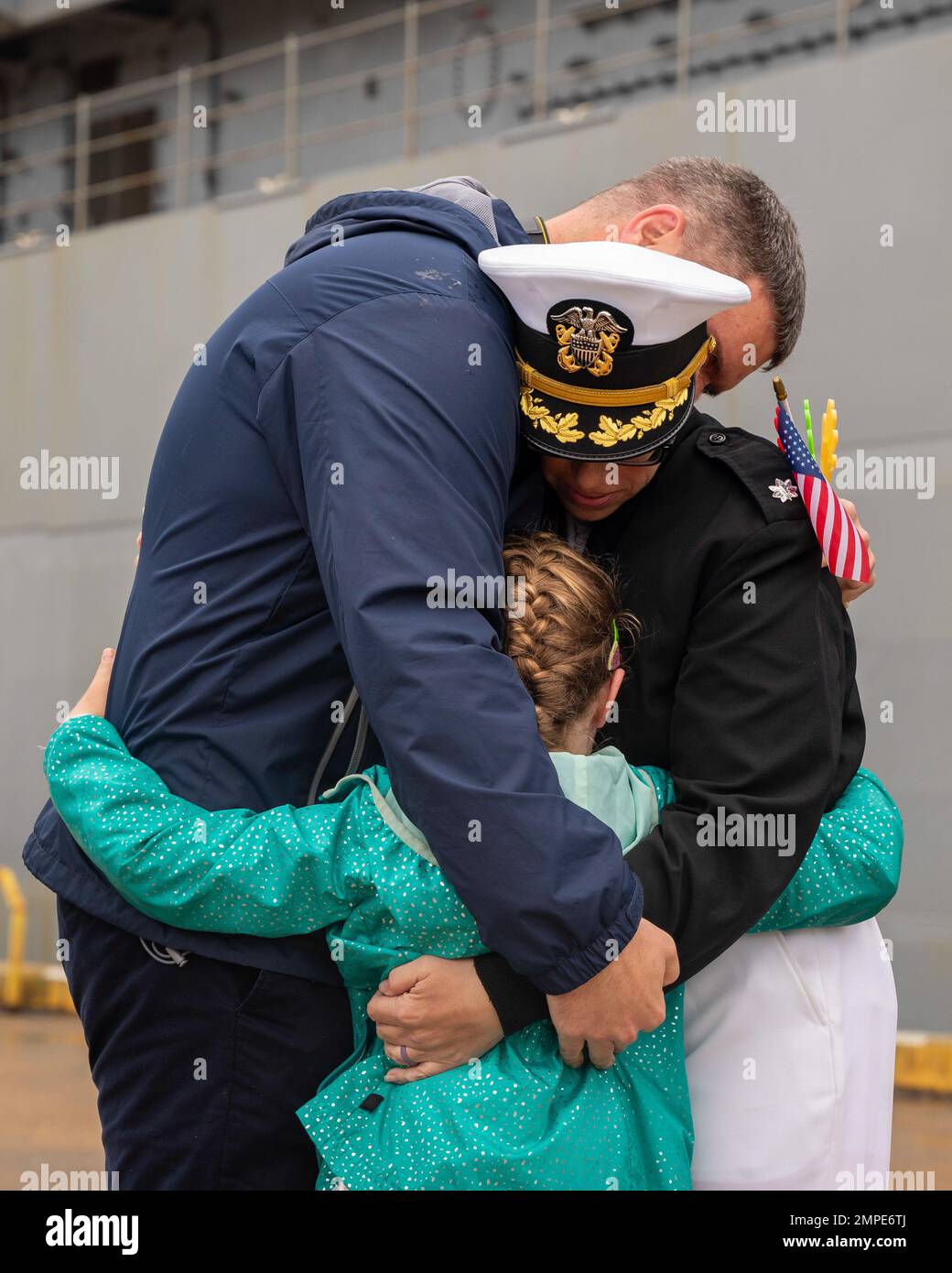 VIRGINIA BEACH, Va. (Oct. 13, 2022) – Cmdr. Beth Nelson, commanding ...