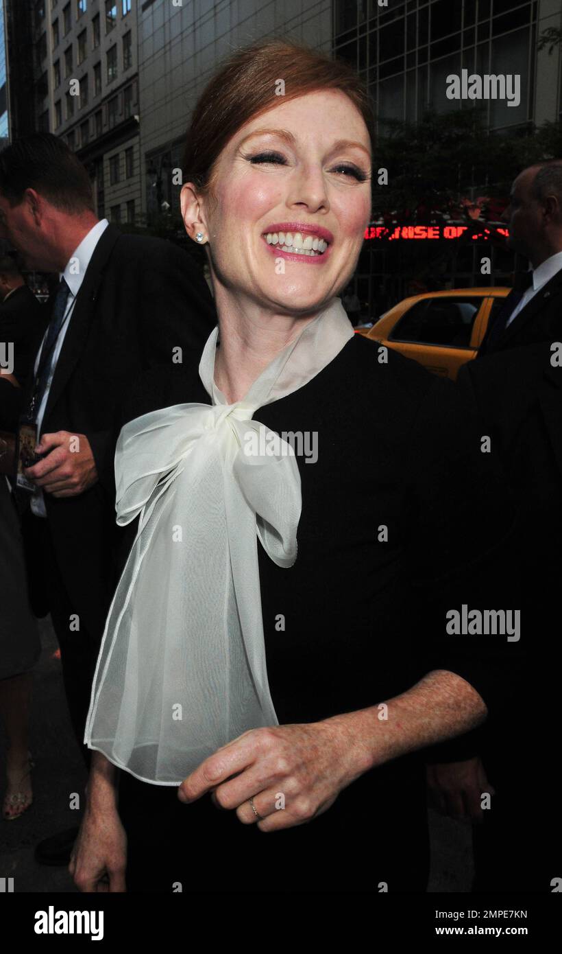 Julianne moore big lebowski hi-res stock photography and images - Alamy