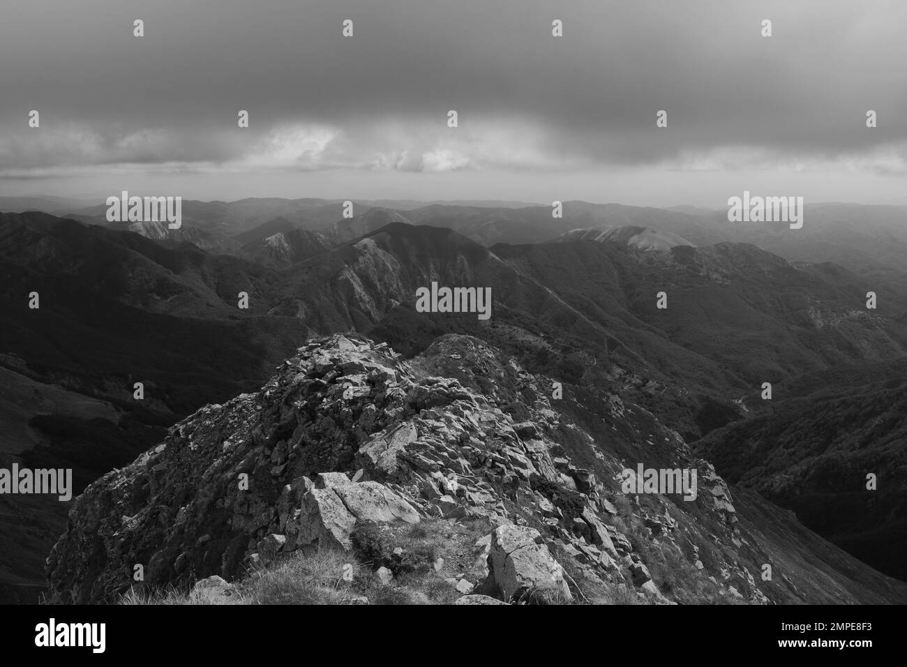 appennino tosco emiliano veduta dal monte rondinaio Stock Photo - Alamy