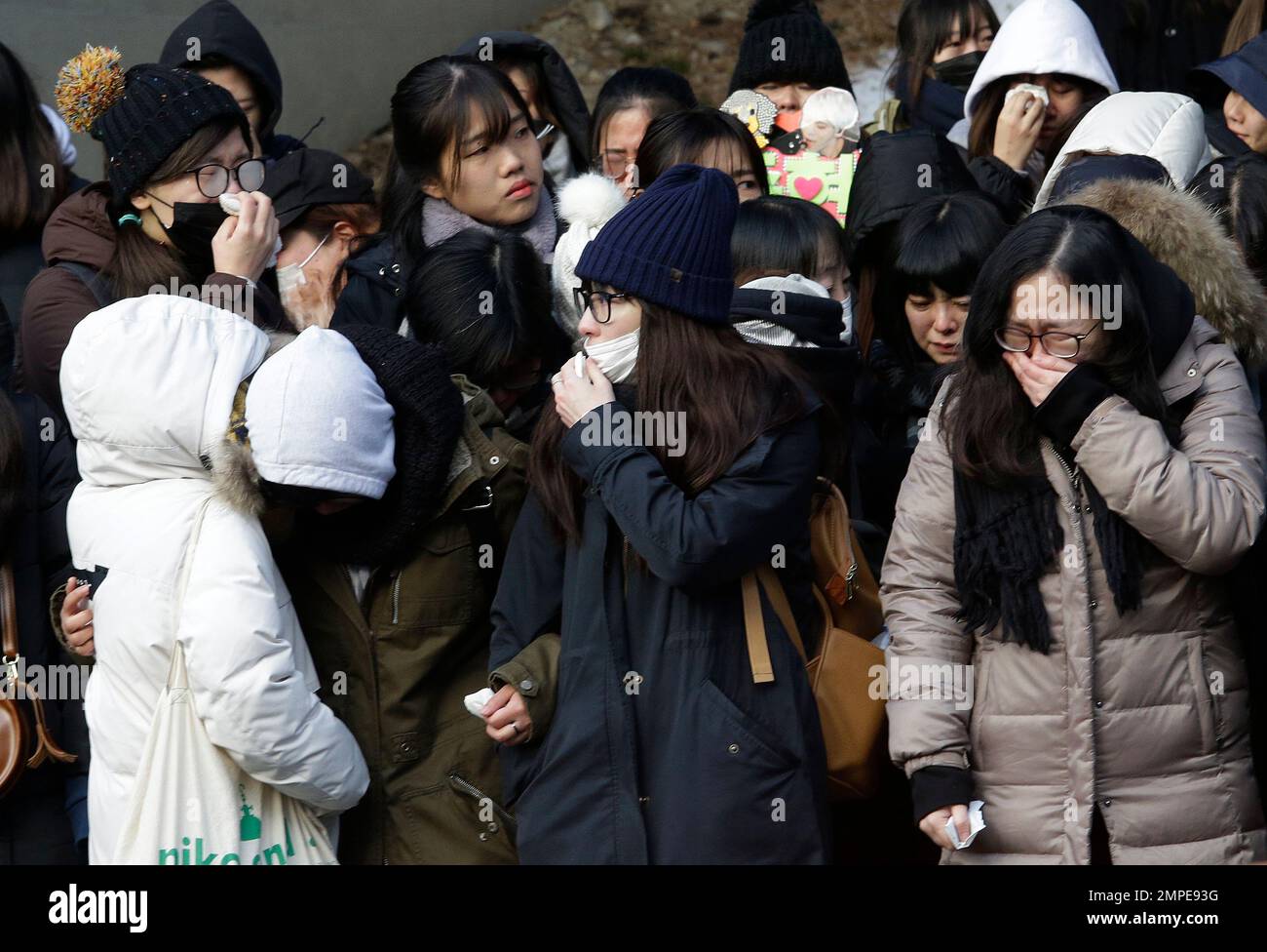 Fans react during a funeral of late South Korean singer Kim Jong-hyun ...