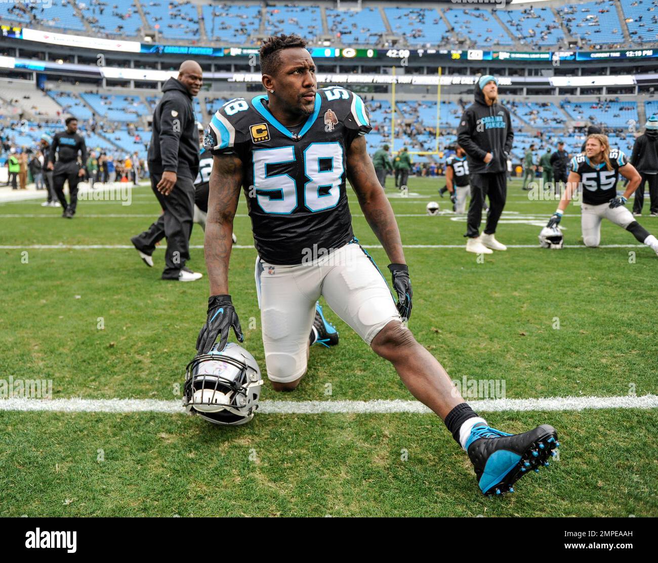 Carolina Panthers outside linebacker Thomas Davis (58) warms up prior ...