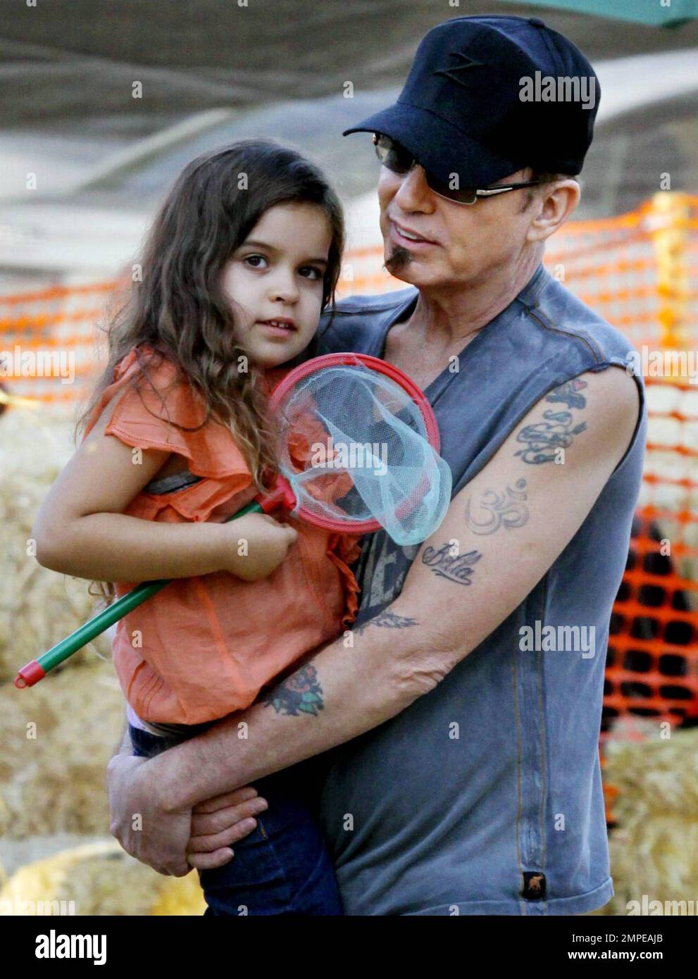 Actor Billy Bob Thornton brings daughter Bella to Mr. Bones Pumpkin ...