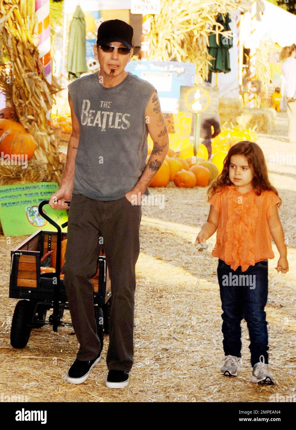 Actor Billy Bob Thornton brings daughter Bella to Mr. Bones Pumpkin ...