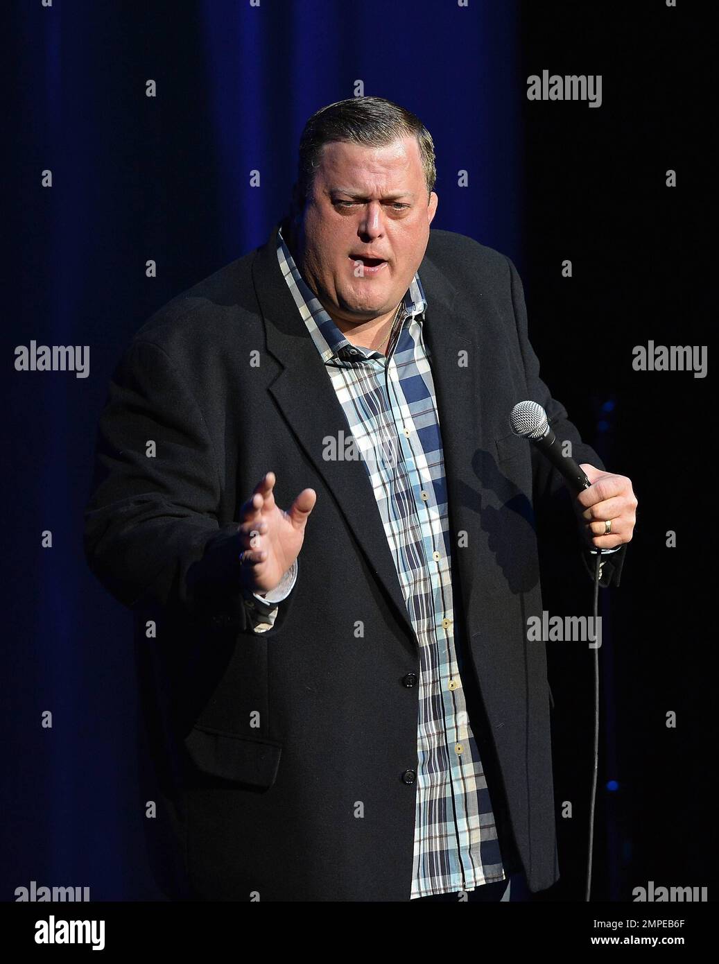 Billy gardell performs hi-res stock photography and images - Alamy