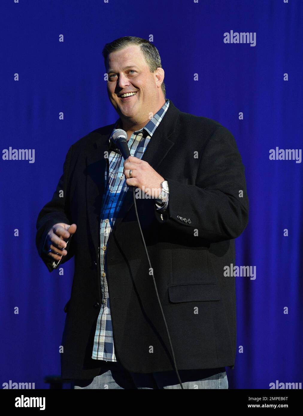 Billy gardell performs hi-res stock photography and images - Alamy