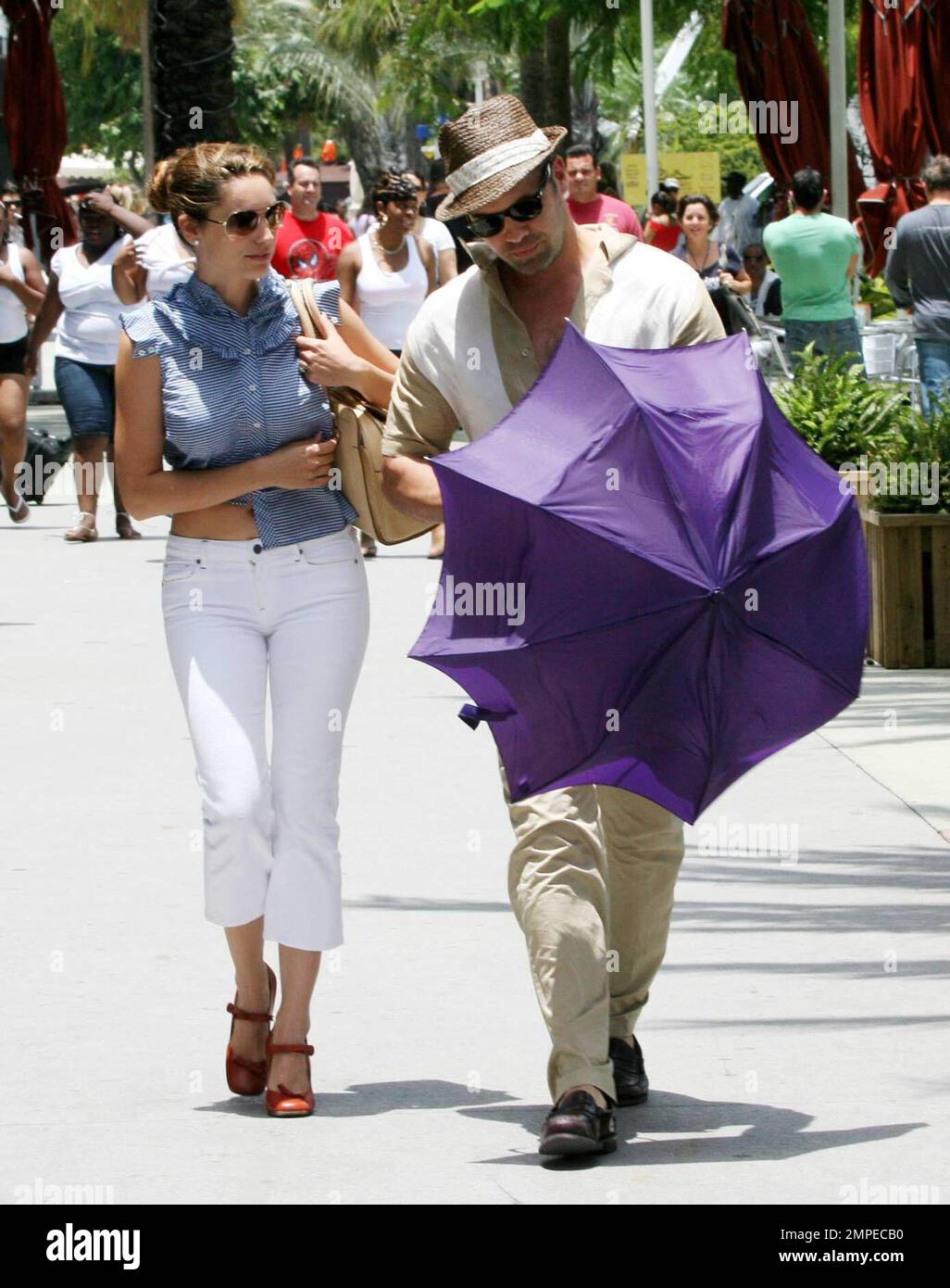 Billy Zane shields girlfriend Kelly Brook from prying cameras as they ...