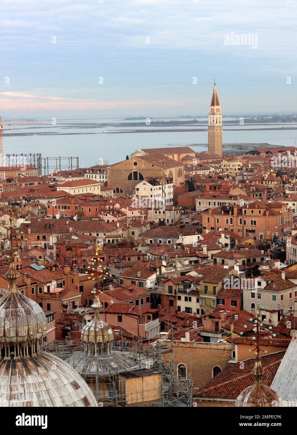 Beautiful evening in Venice. Colorful panoramic photo of famous Italian ...