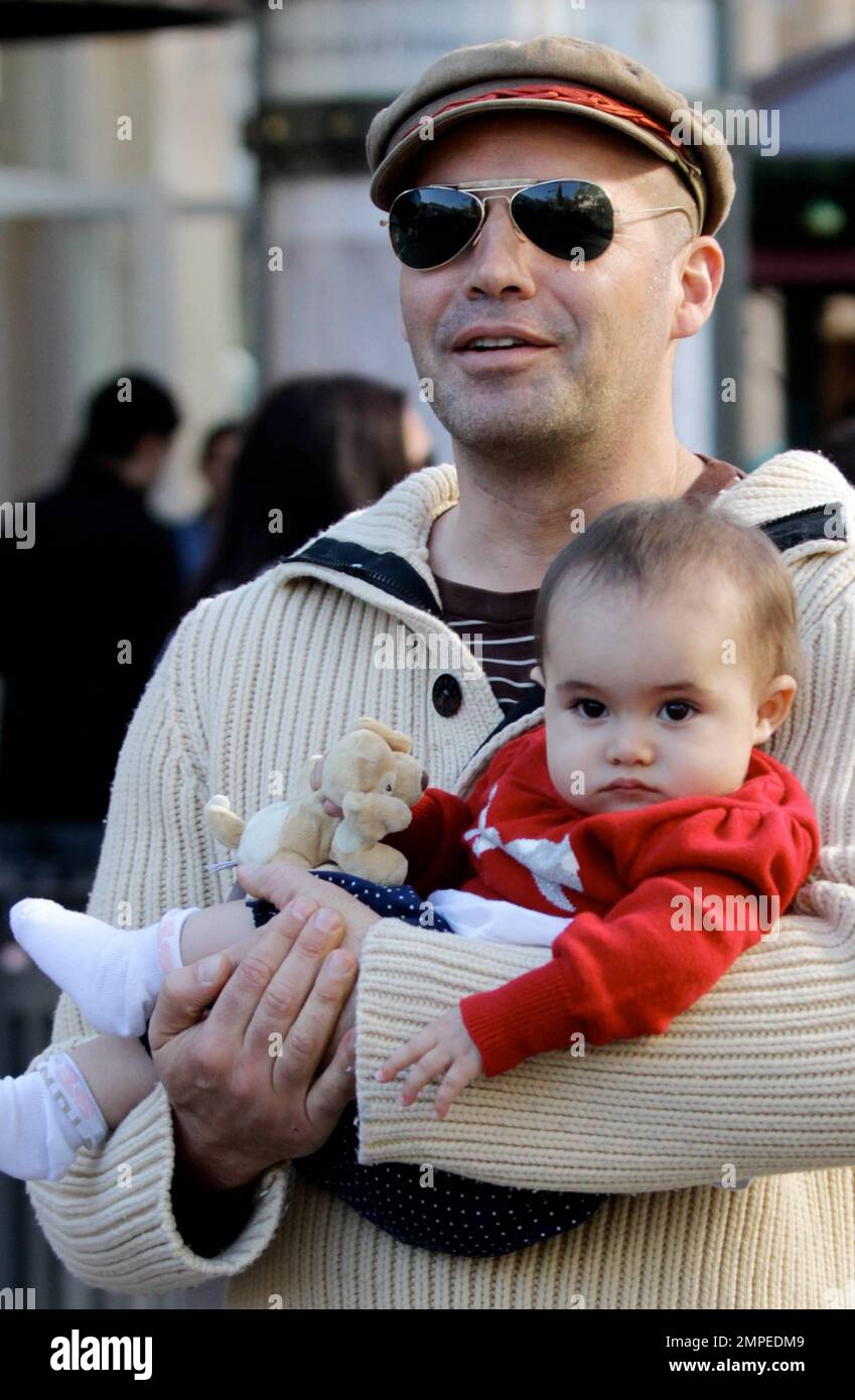 Actor Billy Zane and family get in some holiday shopping at The Grove ...