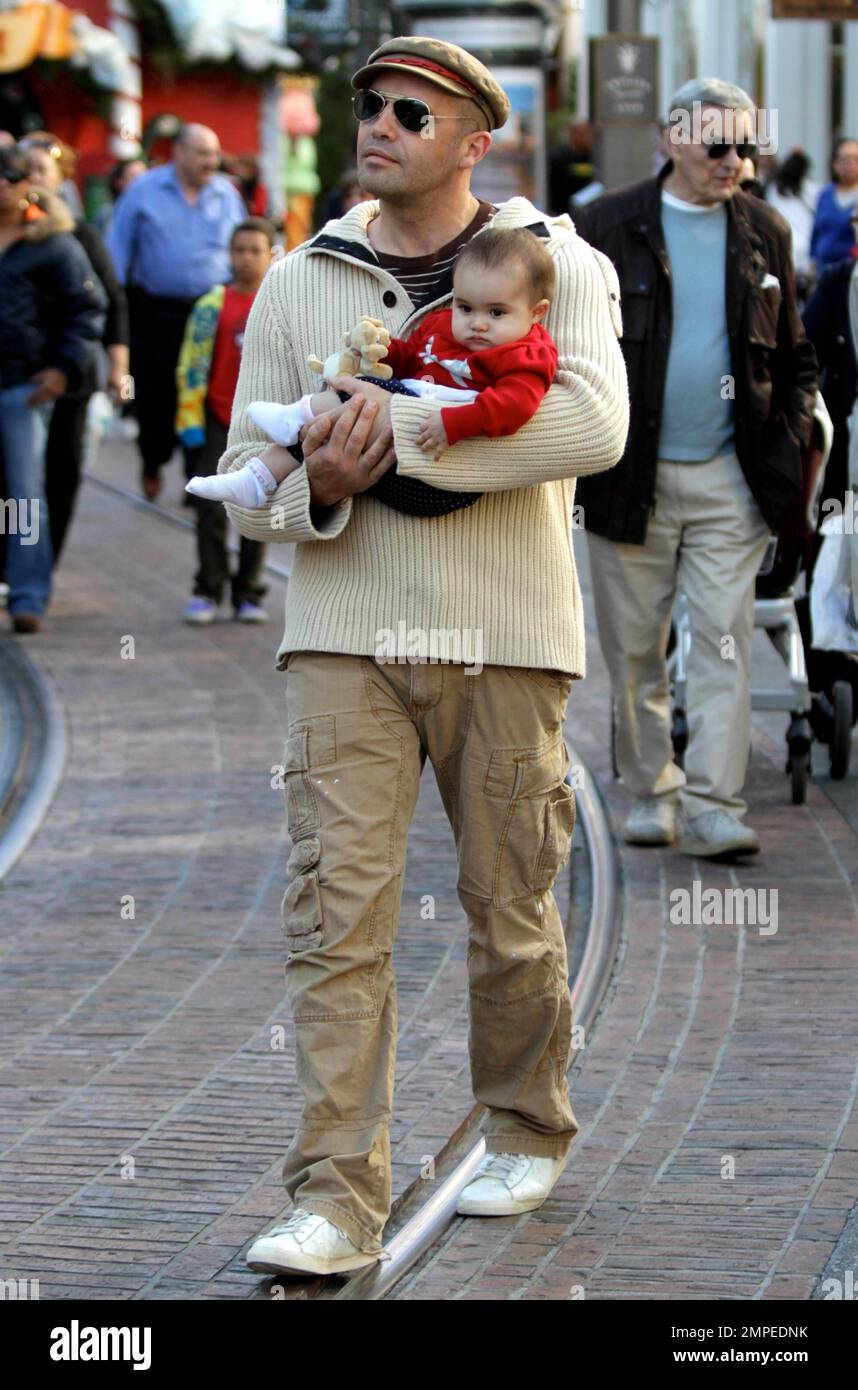Actor Billy Zane and family get in some holiday shopping at The Grove ...