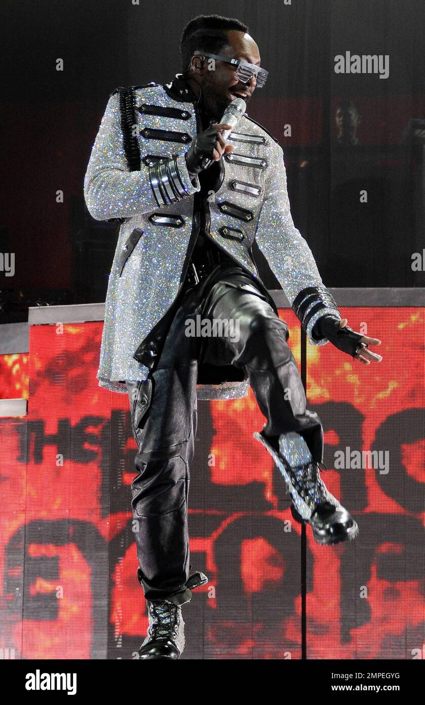 will.i.am (William James Adams, Jr.) of the Black Eyed Peas performs ...