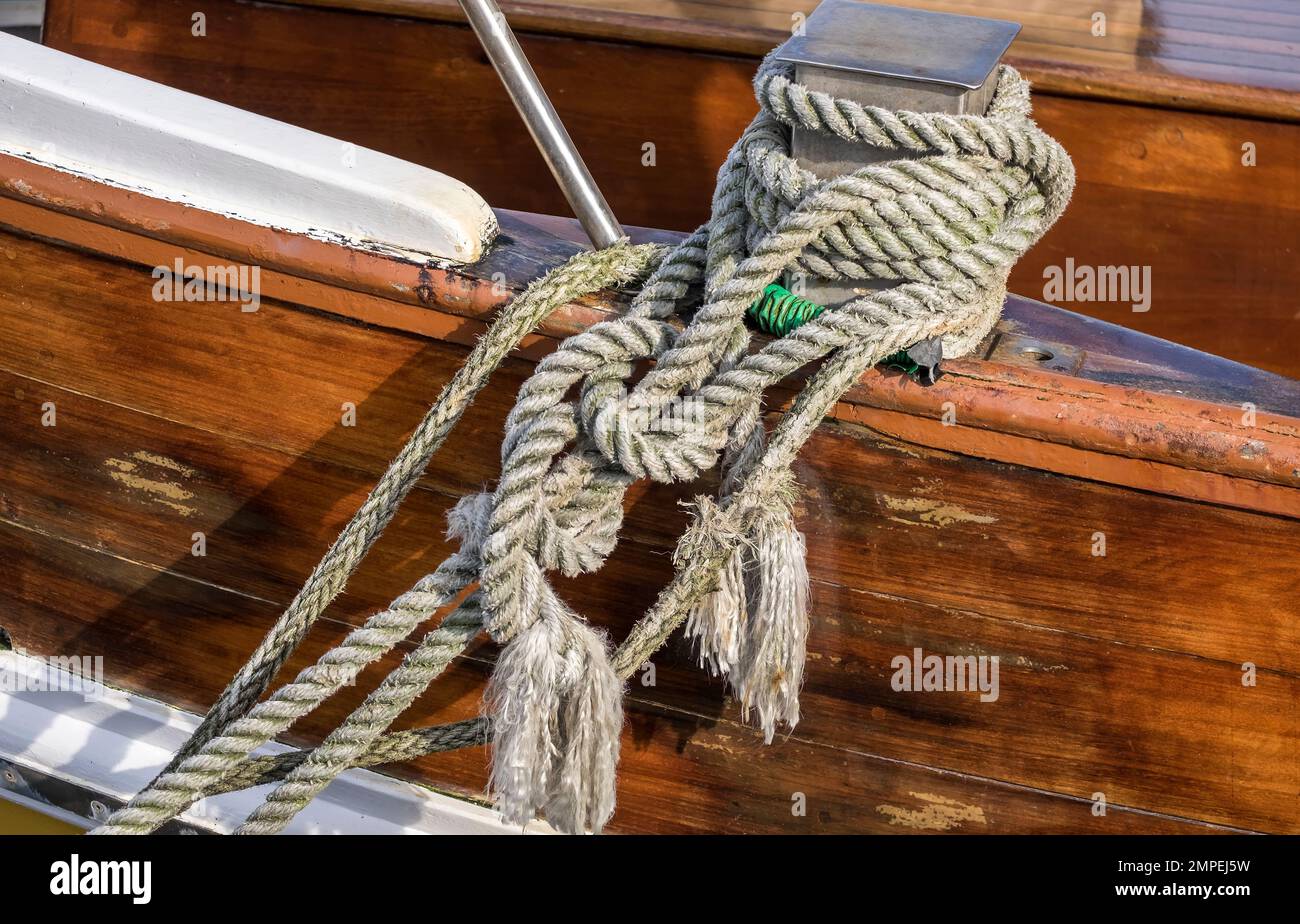 Mooring lin hi-res stock photography and images - Alamy