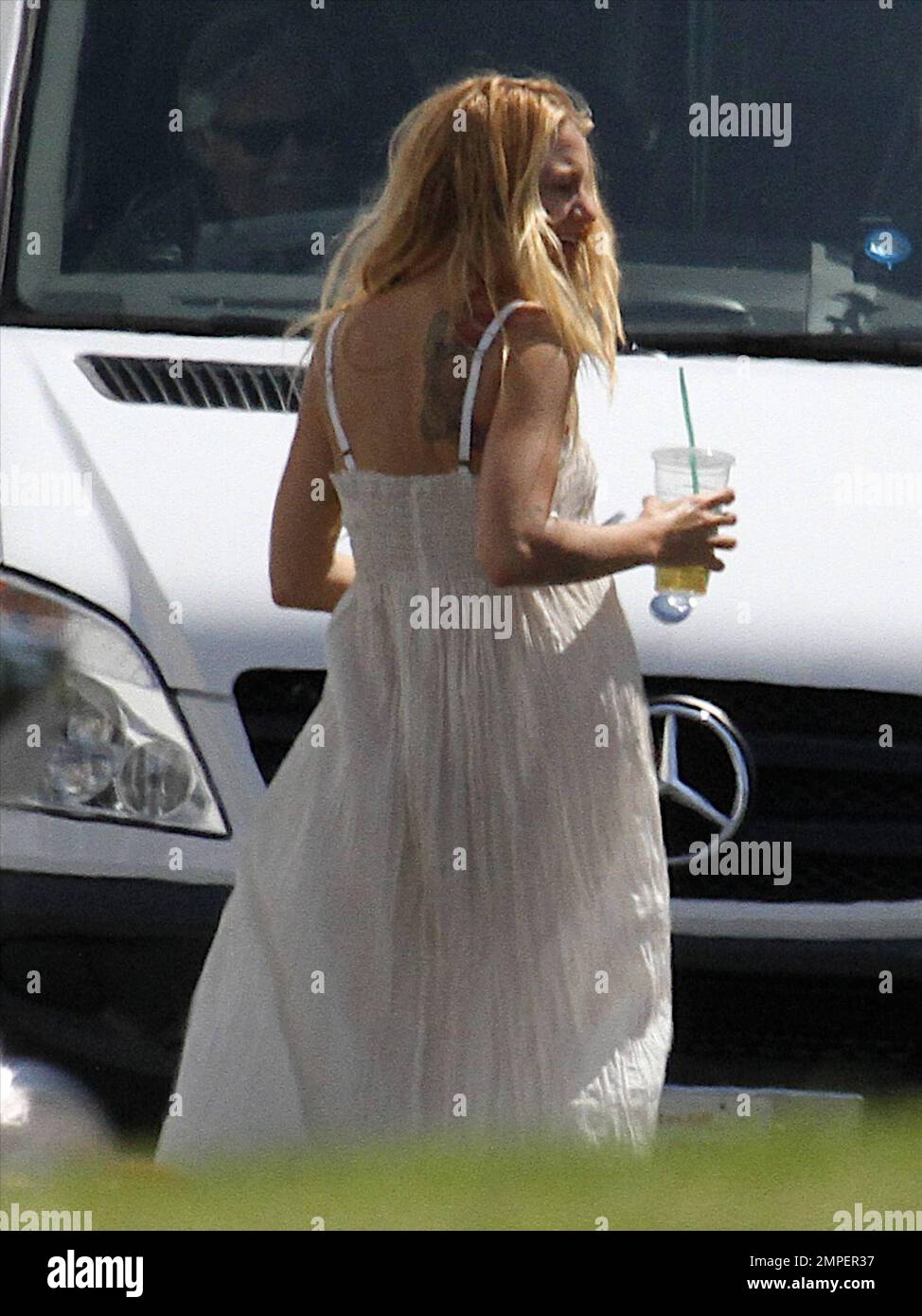 Gossip Girl's Blake Lively seen on set of her new film "Savages ...