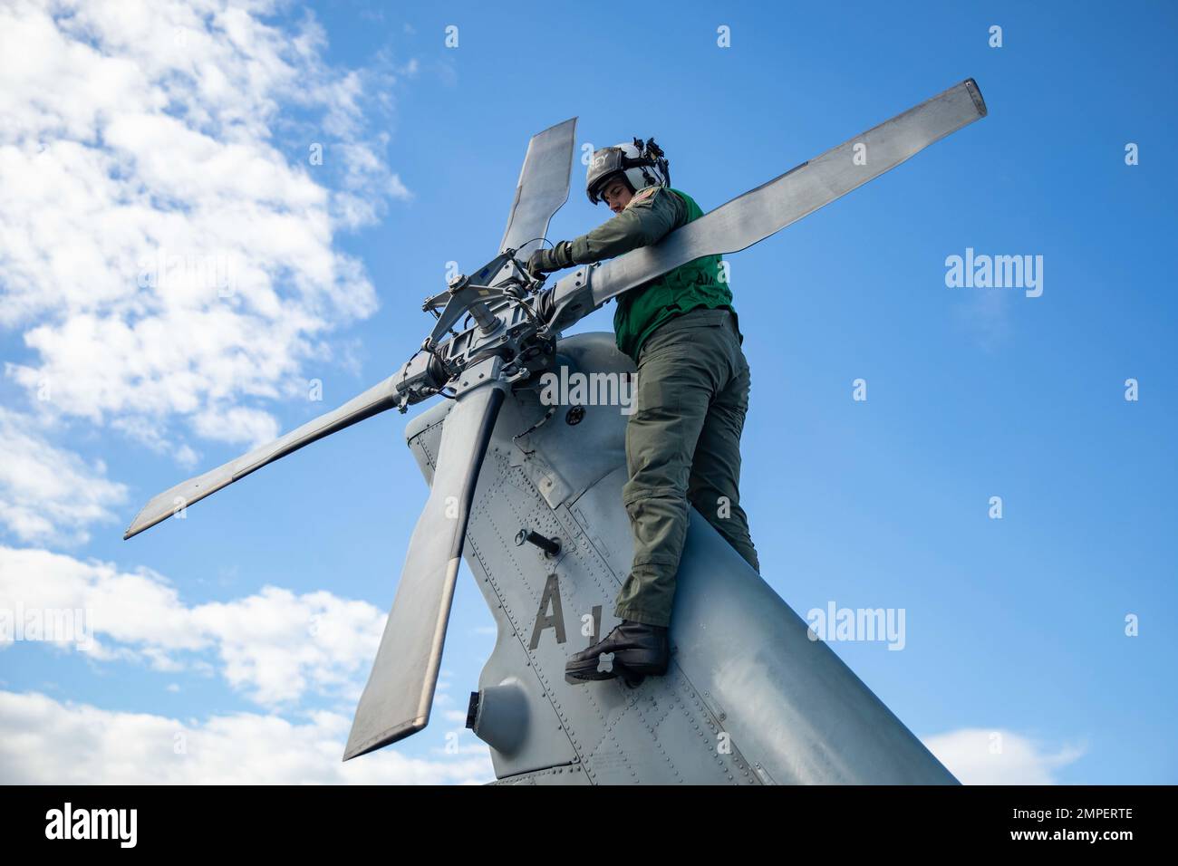 221013-N-LK647-1072 ATLANTIC OCEAN—Naval Aircrewman (Tactical ...