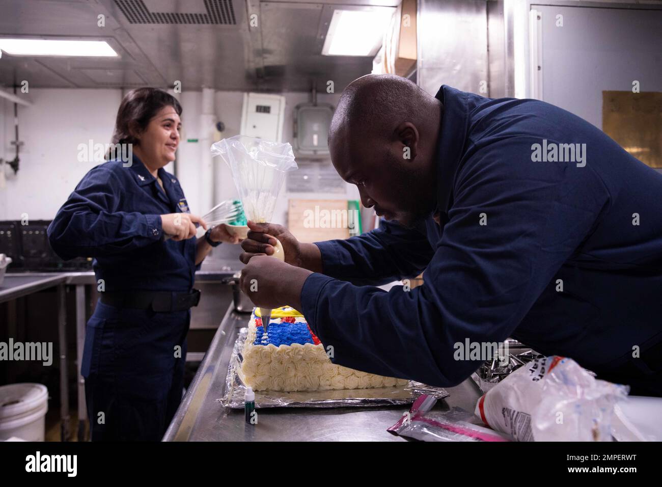 221013-N-LK647-1114 ATLANTIC OCEAN—Culinary Specialist 1st Class Rakeem ...