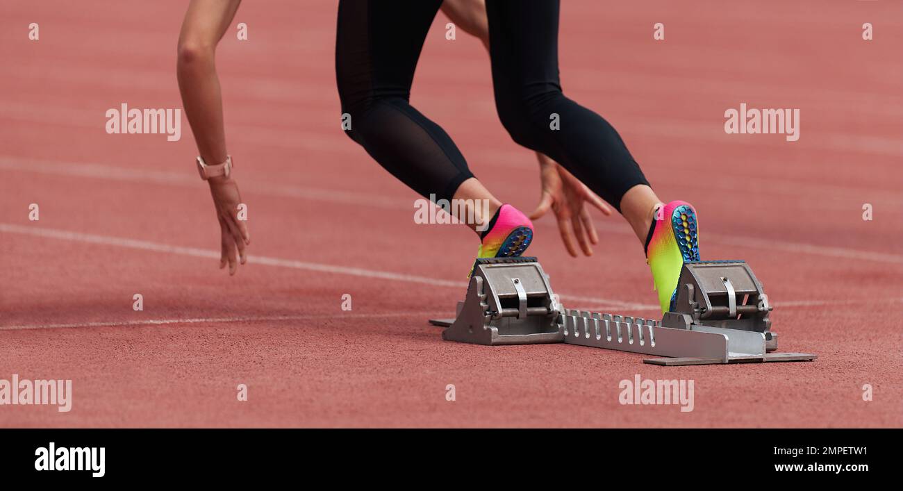 Female sprinter starting block hi-res stock photography and images - Alamy