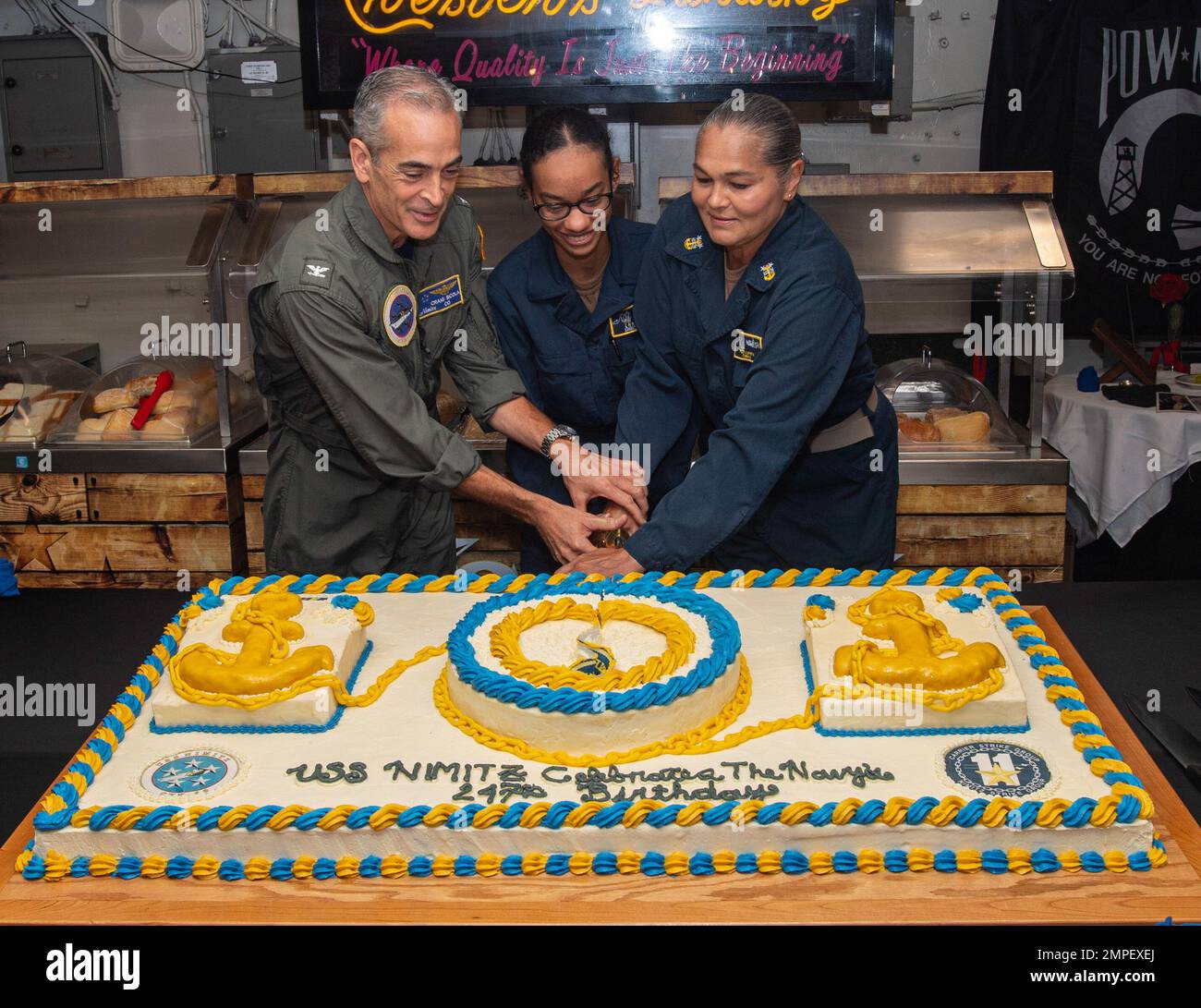 221013-N-MH015-1005 PACIFIC OCEAN (Oct. 13, 2022) USS Nimitz (CVN 68 ...