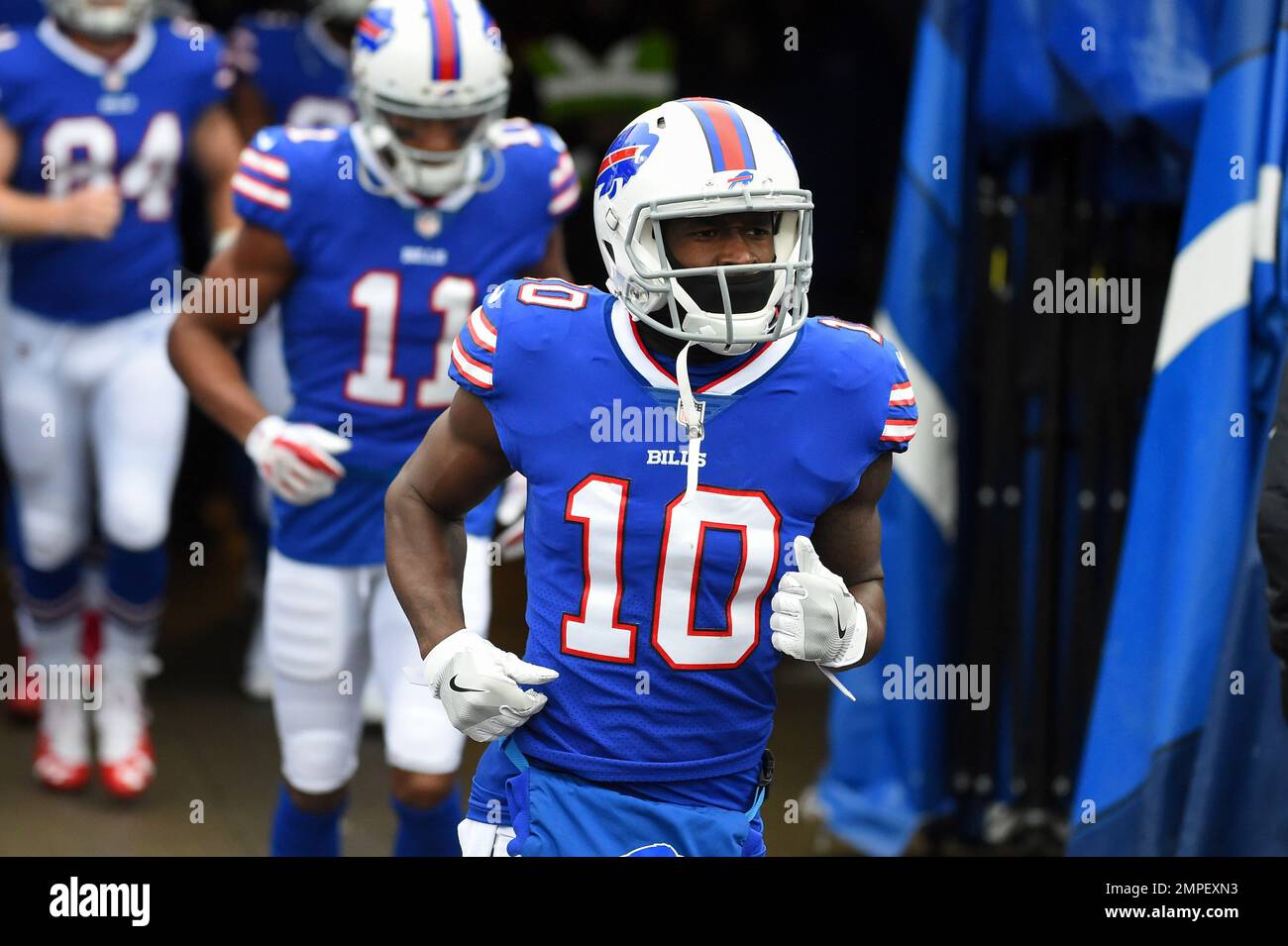 Buffalo Bills wide receiver Deonte Thompson (10) jogs to the field ...