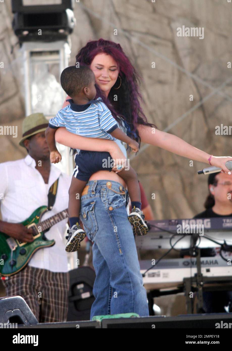 Child stardom hi-res stock photography and images - Alamy