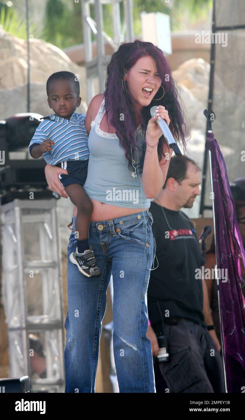 Child stardom hi-res stock photography and images - Alamy