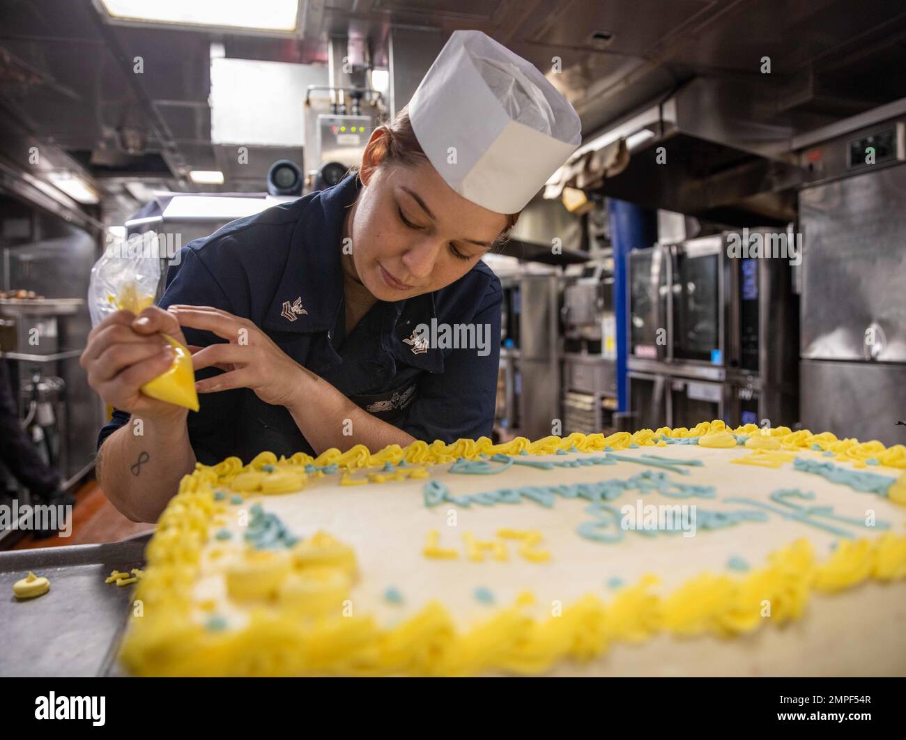 ENGLISH CHANNEL (Oct. 13, 2022) Yeoman 1st Class Teresa Porcellini ...
