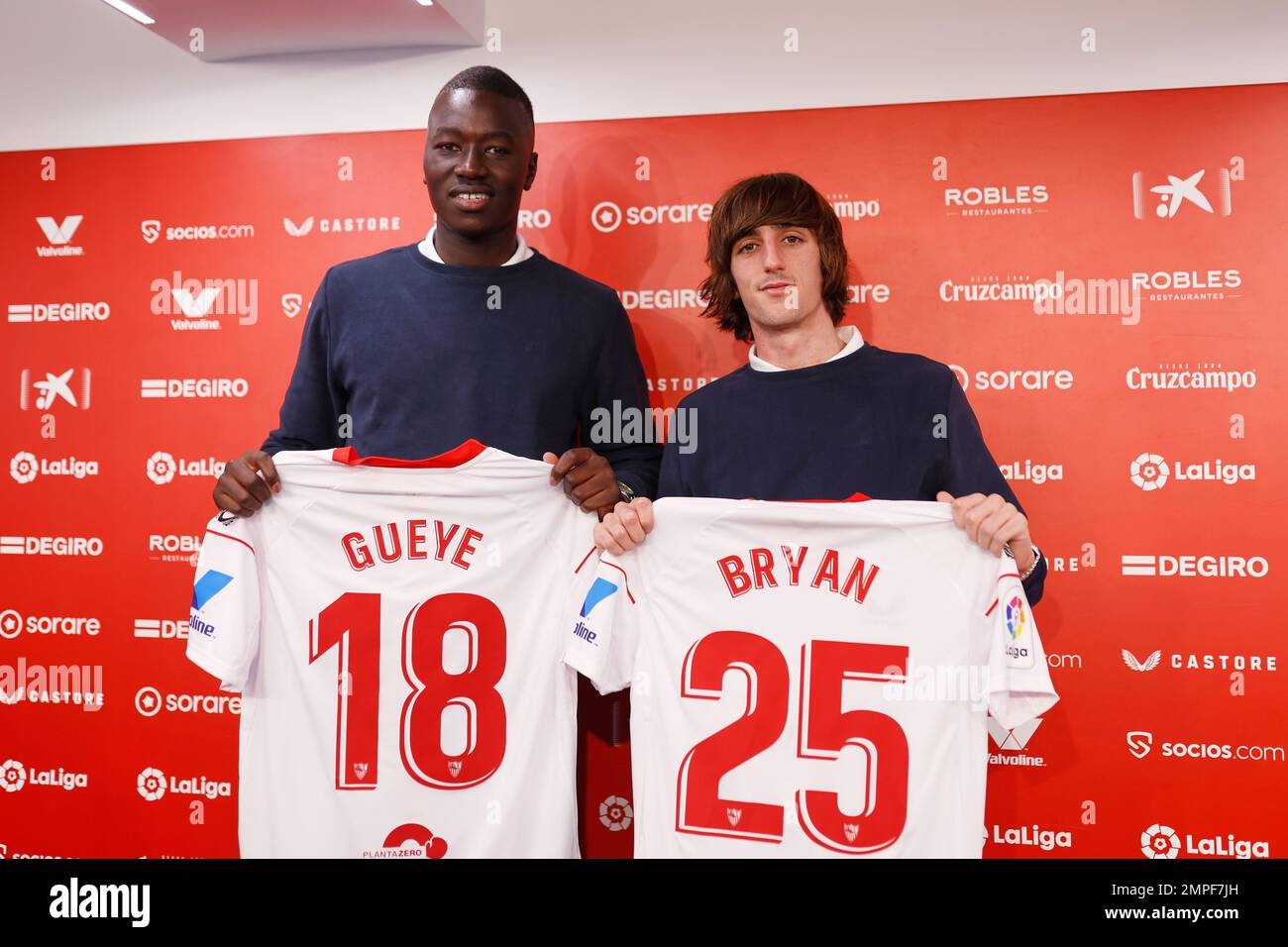 Seville, Spain. 31st Jan, 2023. Footballers Bryan Gil (R) and Pape ...