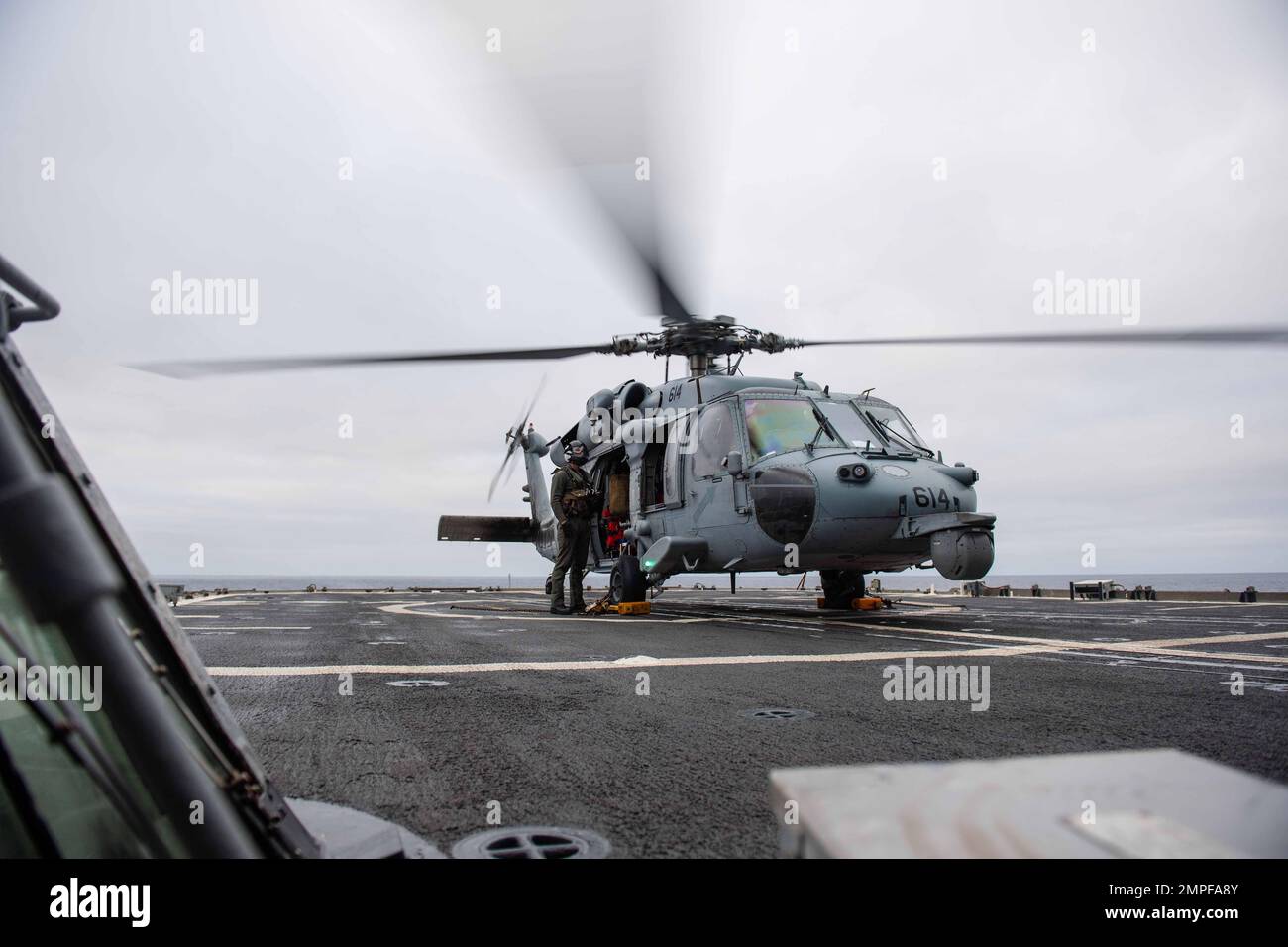 221013-N-YV347-1068 PACIFIC OCEAN (Oct. 13, 2022) A U.S. Naval Air ...