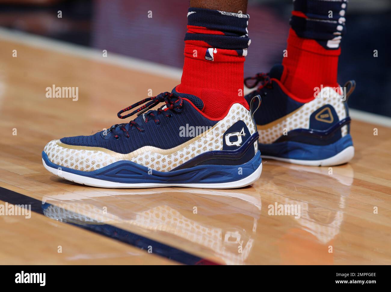 New Orleans Pelicans guard E'Twaun Moore (55) wears Q4 shoes in the ...