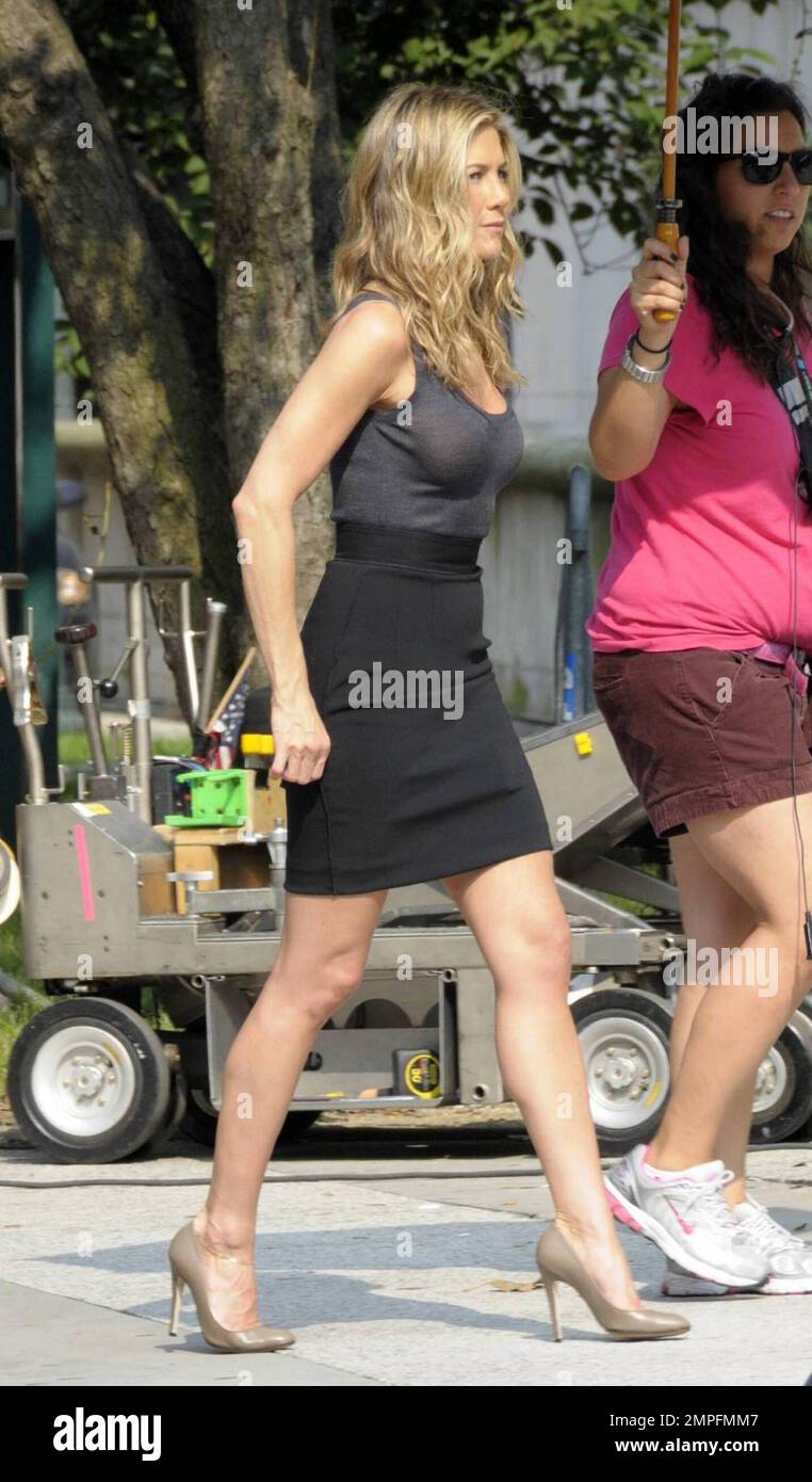 Jennifer Aniston Shows Off Her Figure While Filming A Scene For The