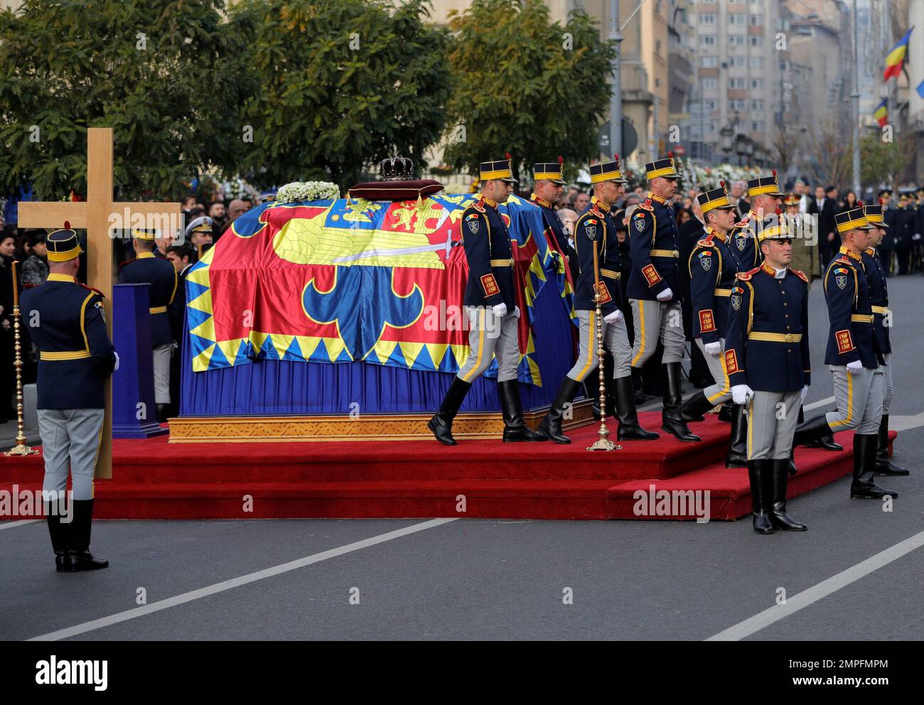 Honor guard soldiers perform next to the coffin of the late Romanian ...
