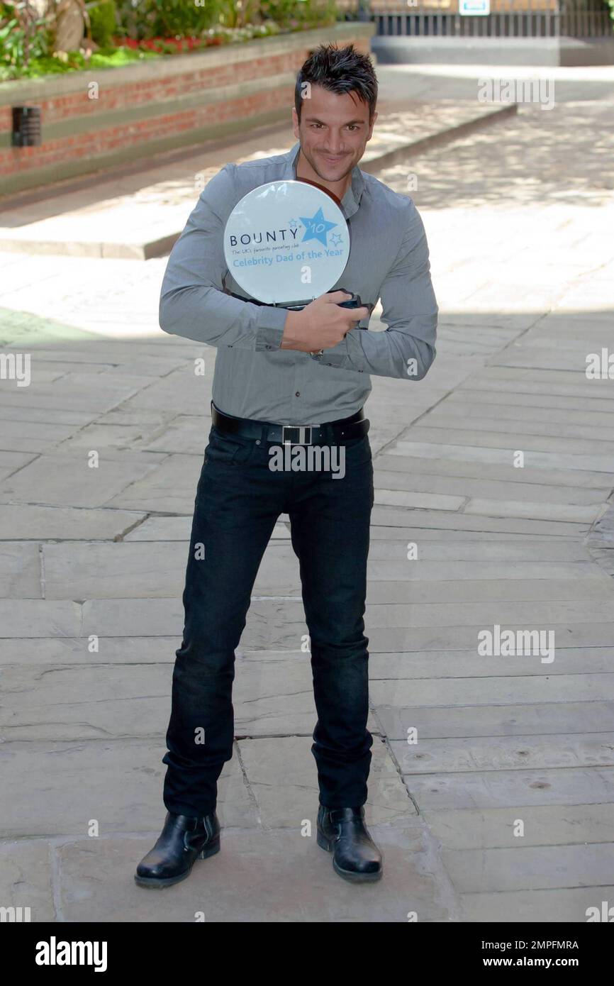 Peter Andre wins the 2010 Bounty Celebrity Dad of the Year. Peter was ...
