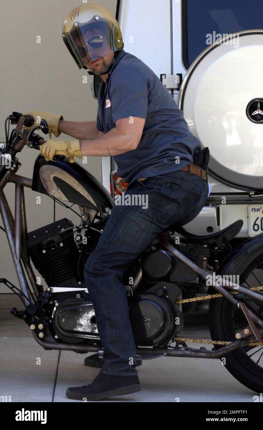 Superstar Brad Pitt gets geared up inside a friend's home before ...