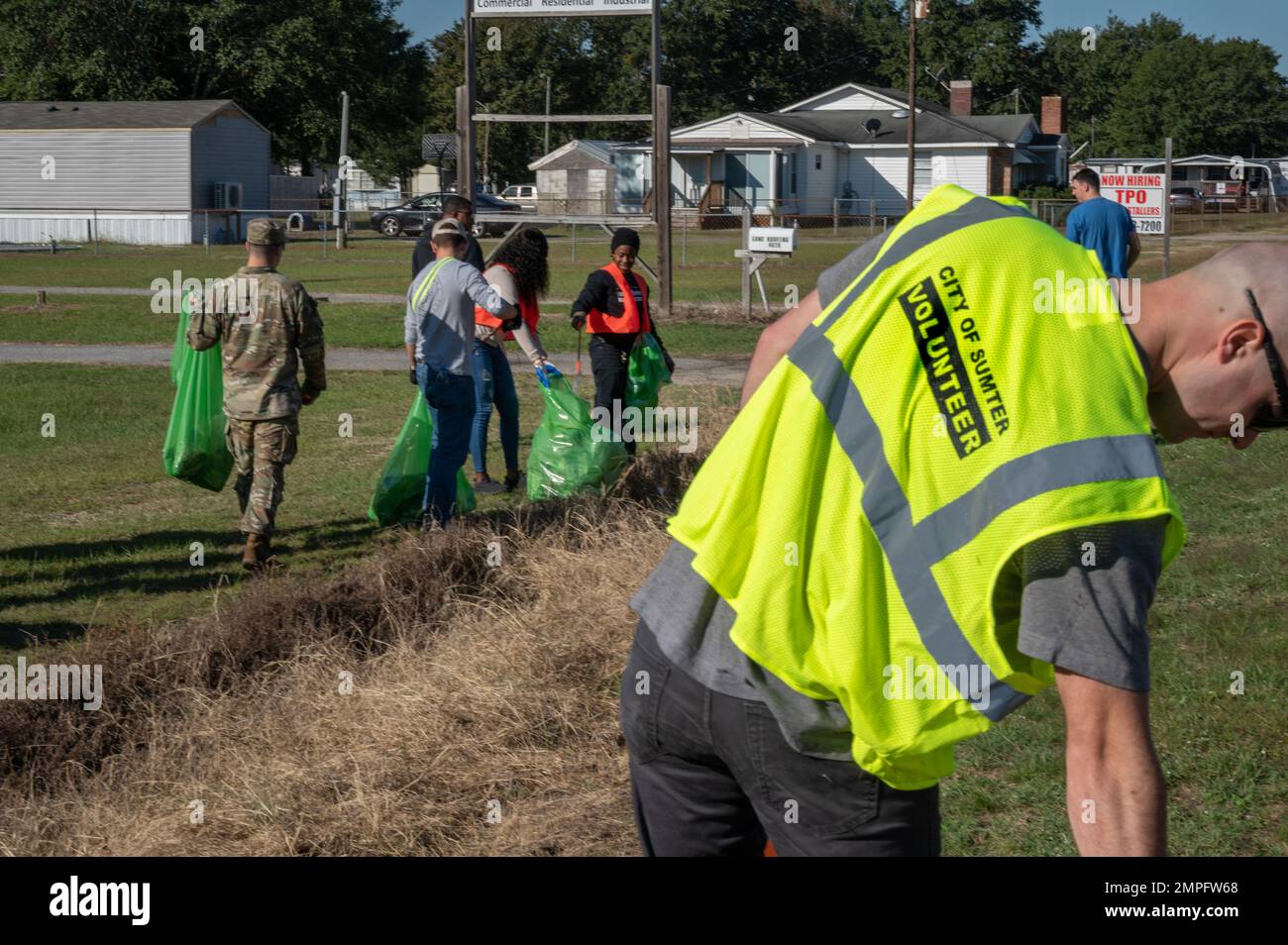 Highway trash pick up hi-res stock photography and images - Alamy