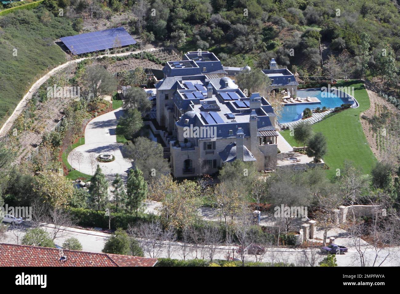 General aerial views of NFL star Tom Brady and supermodel Gisele ...