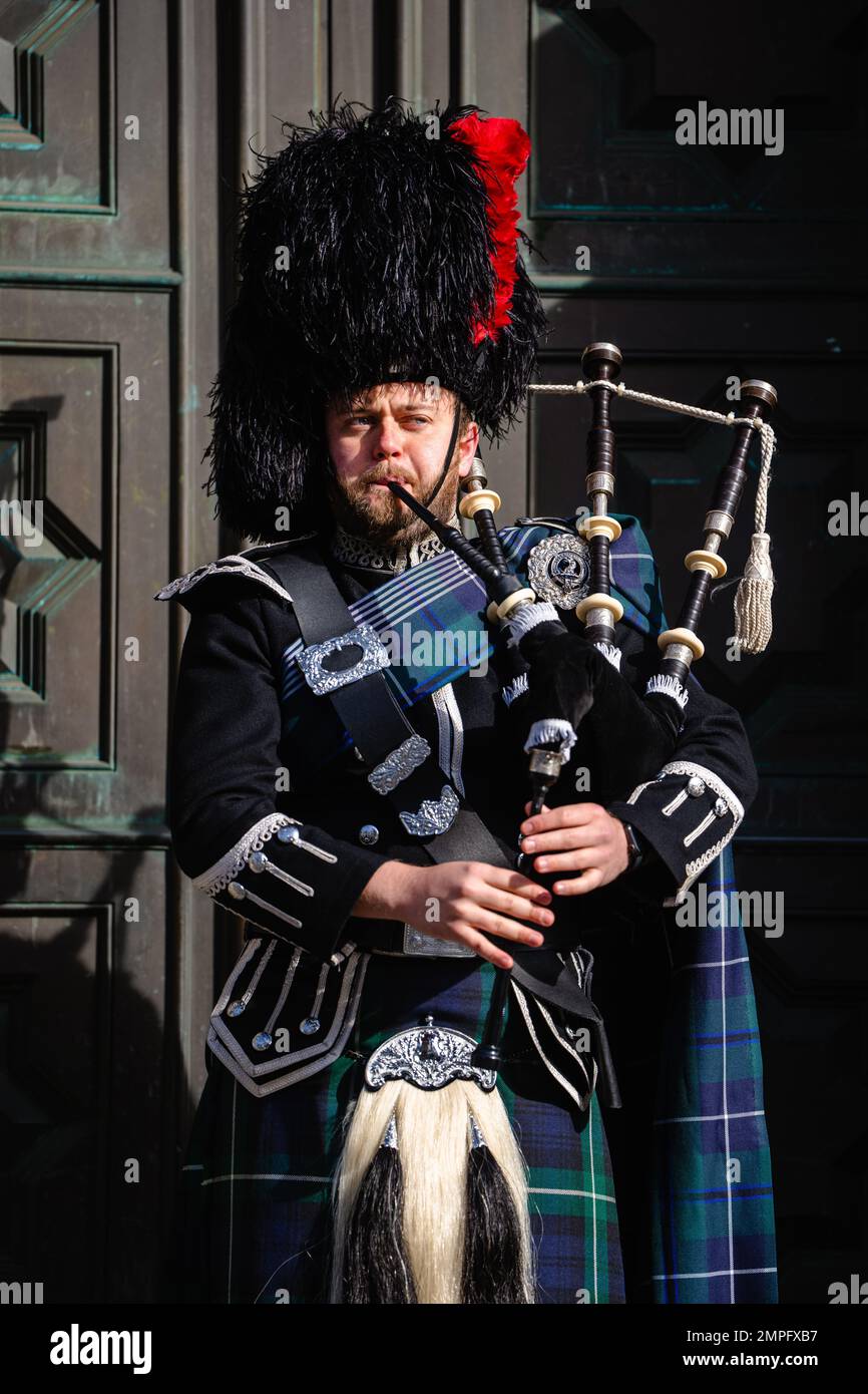 A Scottish bagpiper in traditional clothing and Scottish kilt on the ...