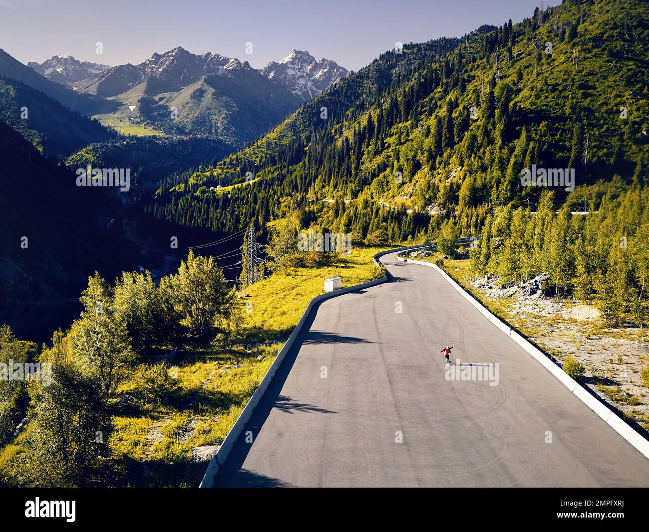 Boy skateboard boy on mountain hi-res stock photography and images - Alamy