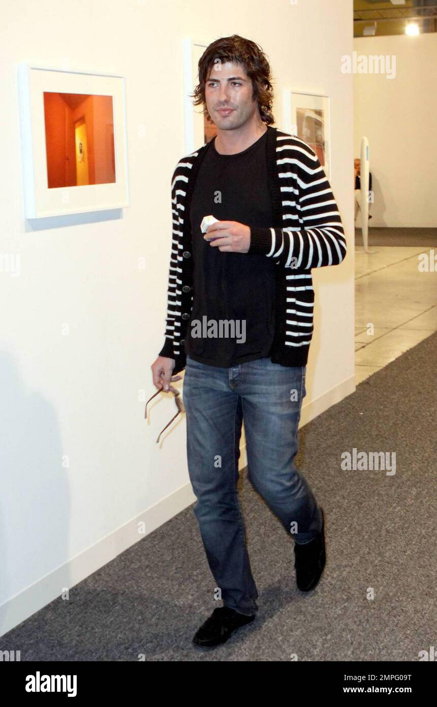 EXCLUSIVE!! Oil heir Brandon Davis heads for a cigarette break while ...