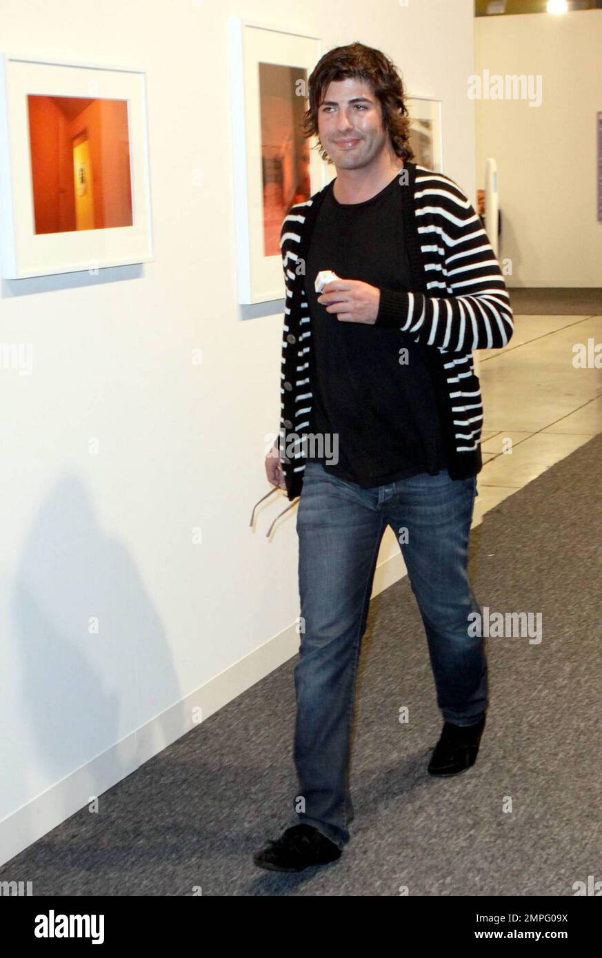 EXCLUSIVE!! Oil heir Brandon Davis heads for a cigarette break while ...