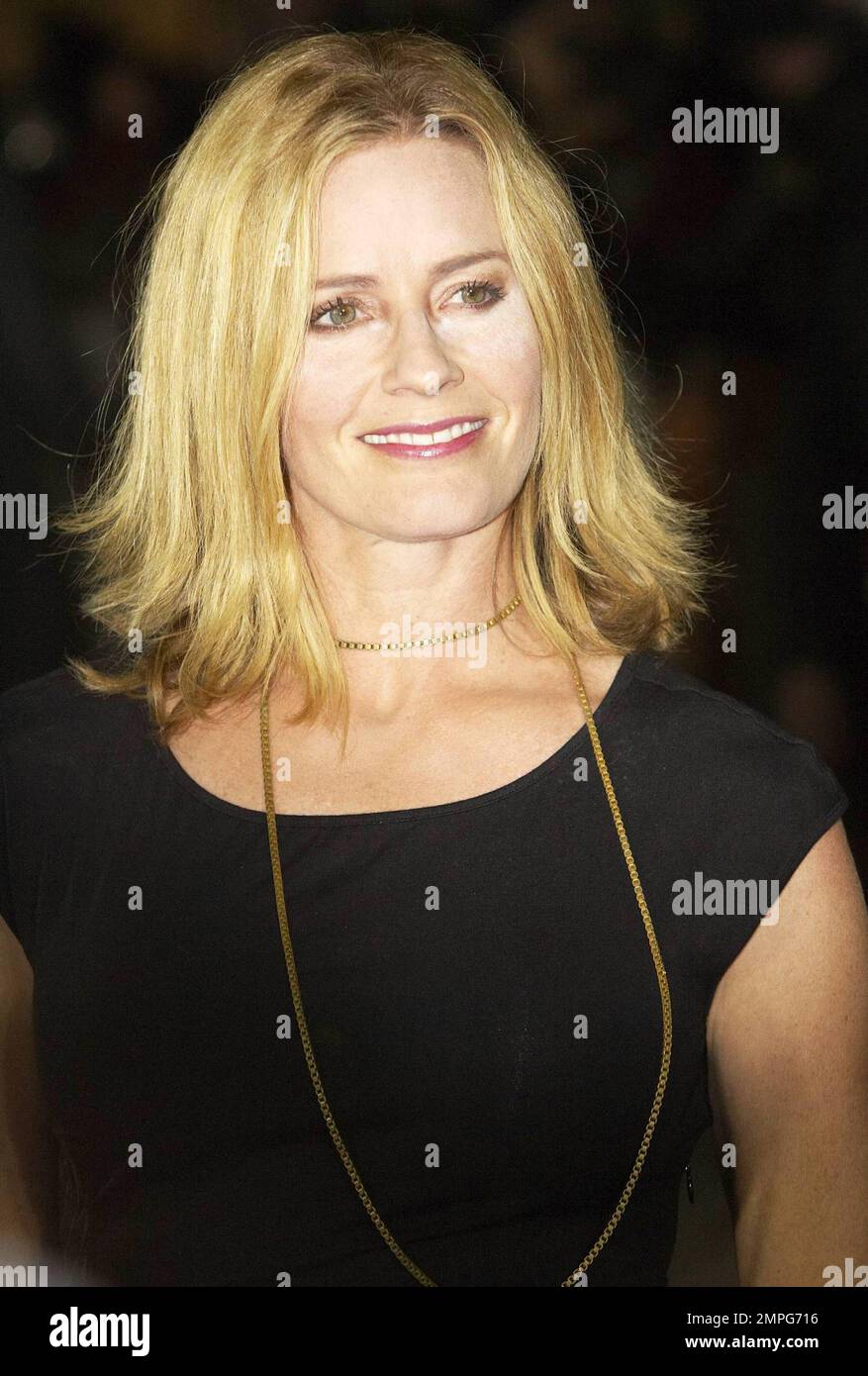 Elisabeth Shue signs autographs and poses on the red carpet as she ...
