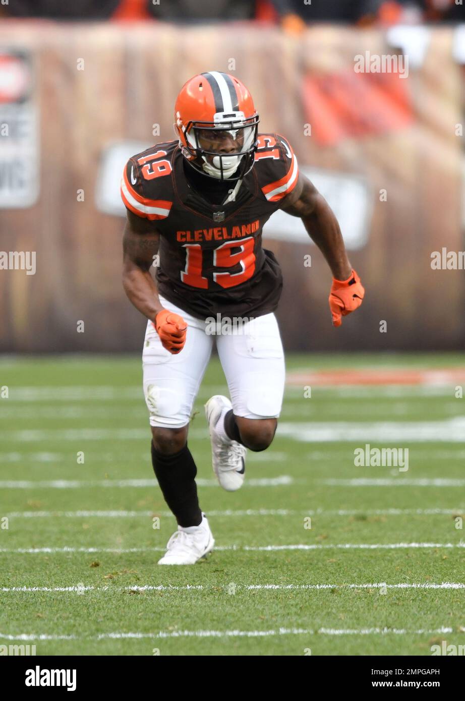 Cleveland Browns wide receiver Corey Coleman (19) runs a route during ...