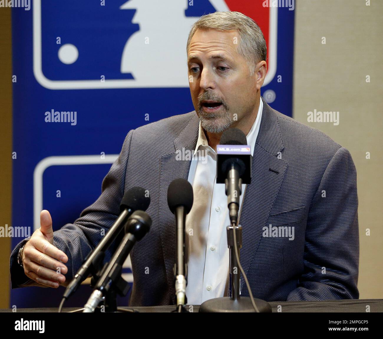 Bryan Price, manager of the Cincinnati Reds, talks with members of the ...