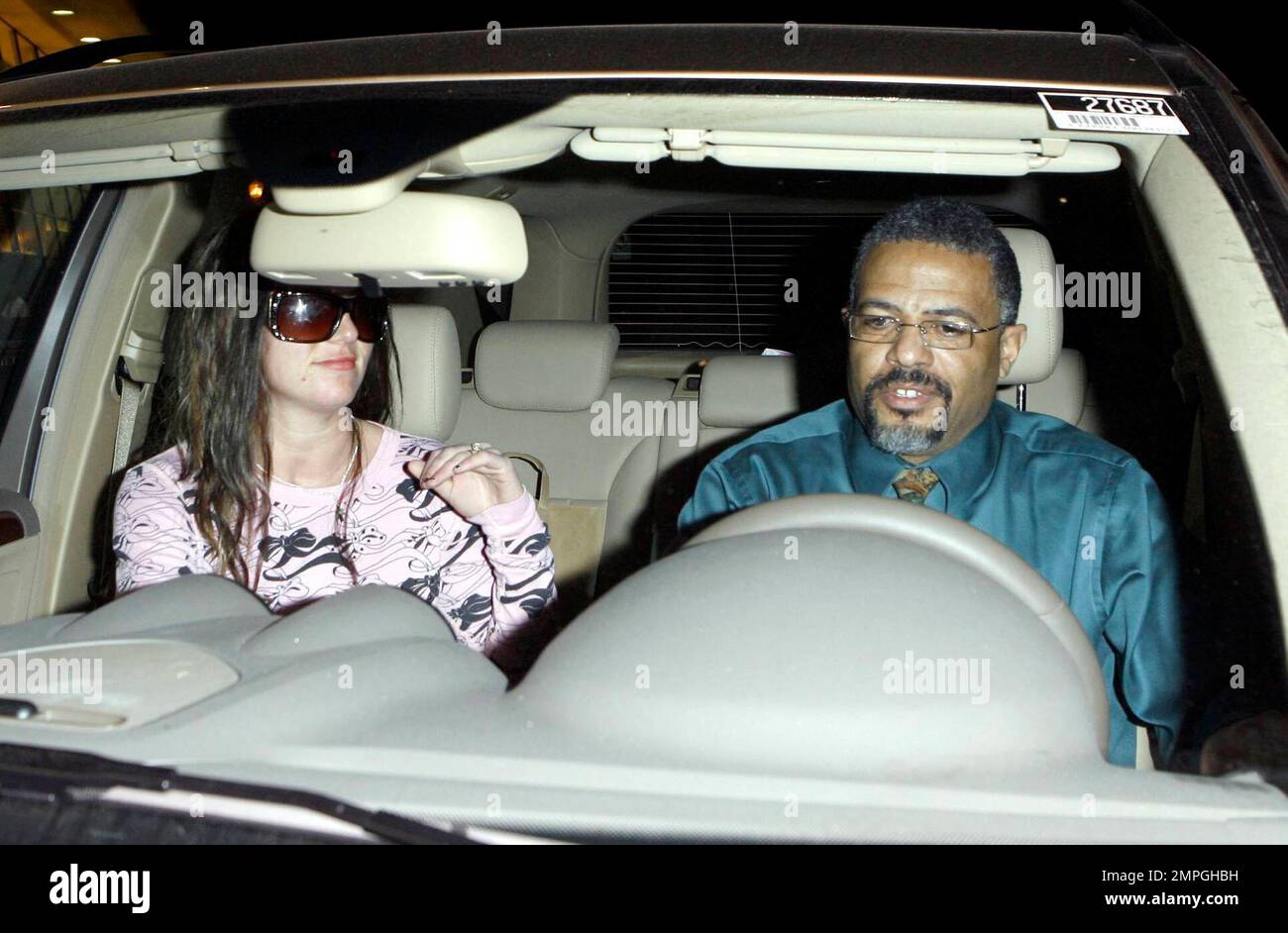 Britney Spears and paparazzi boyfriend Adnan Ghalib stop in at Ralph's ...