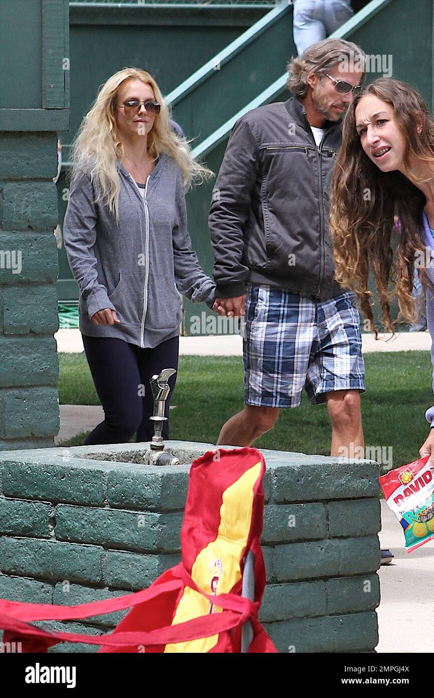 EXCLUSIVE!! Britney Spears and boyfriend Jason Trawick holding hands at ...