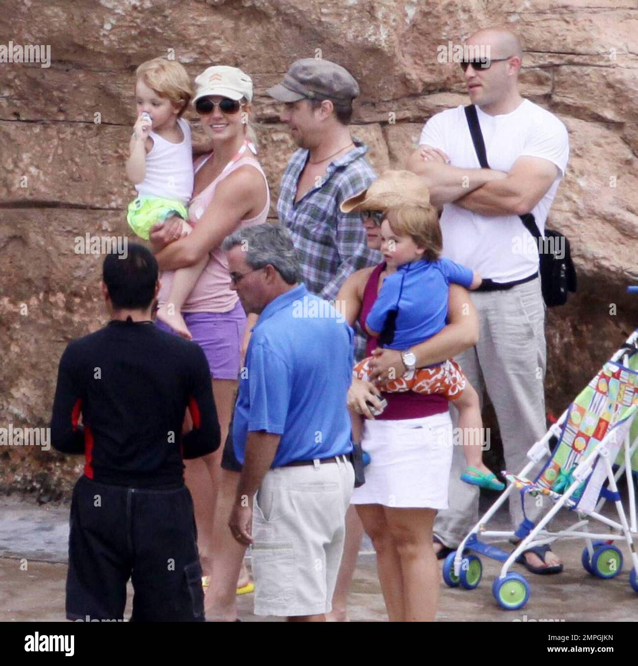 - Exclusive!! Popstar Britney Spears feeds the dolphins fish and takes ...