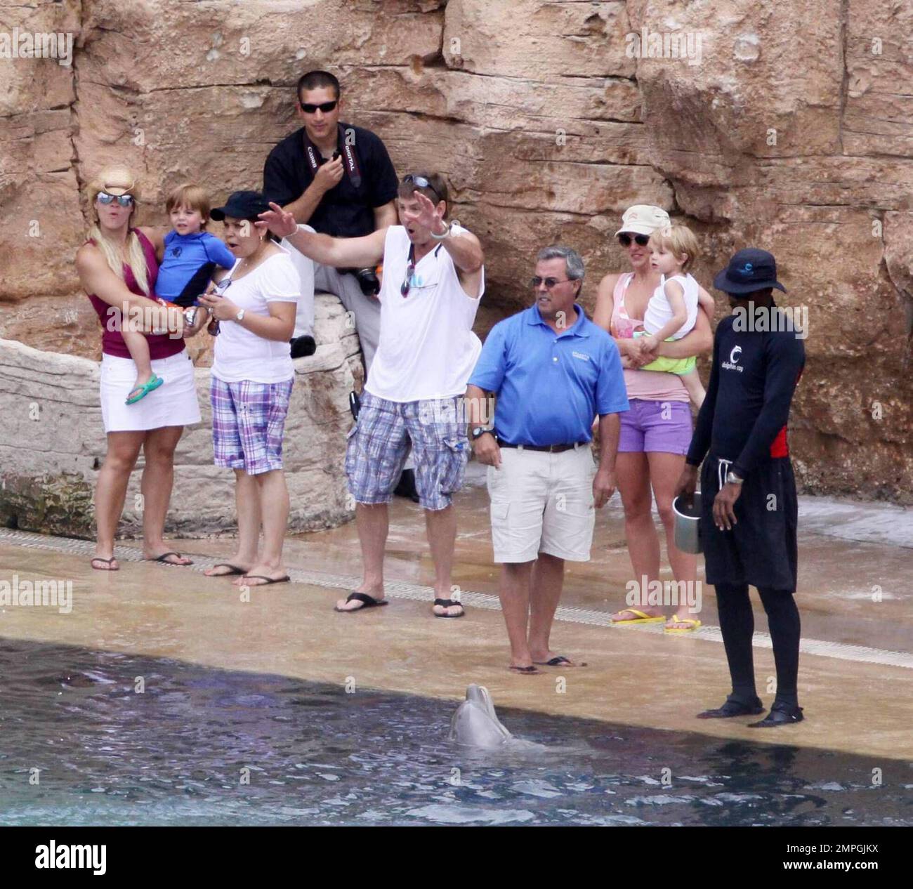 - Exclusive!! Popstar Britney Spears feeds the dolphins fish and takes ...