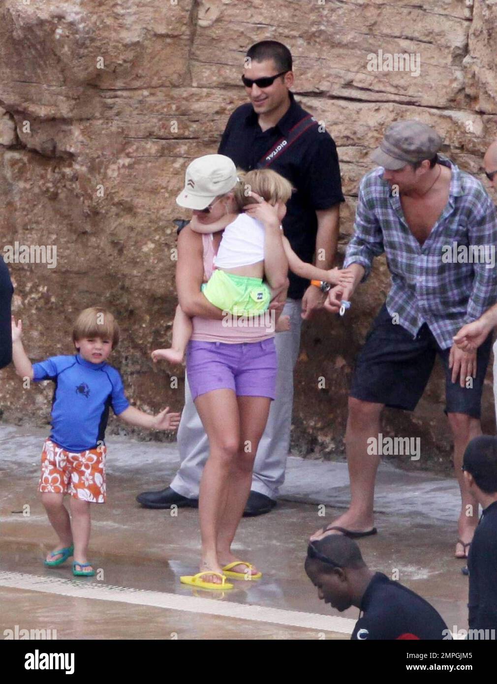 - Exclusive!! Popstar Britney Spears feeds the dolphins fish and takes ...
