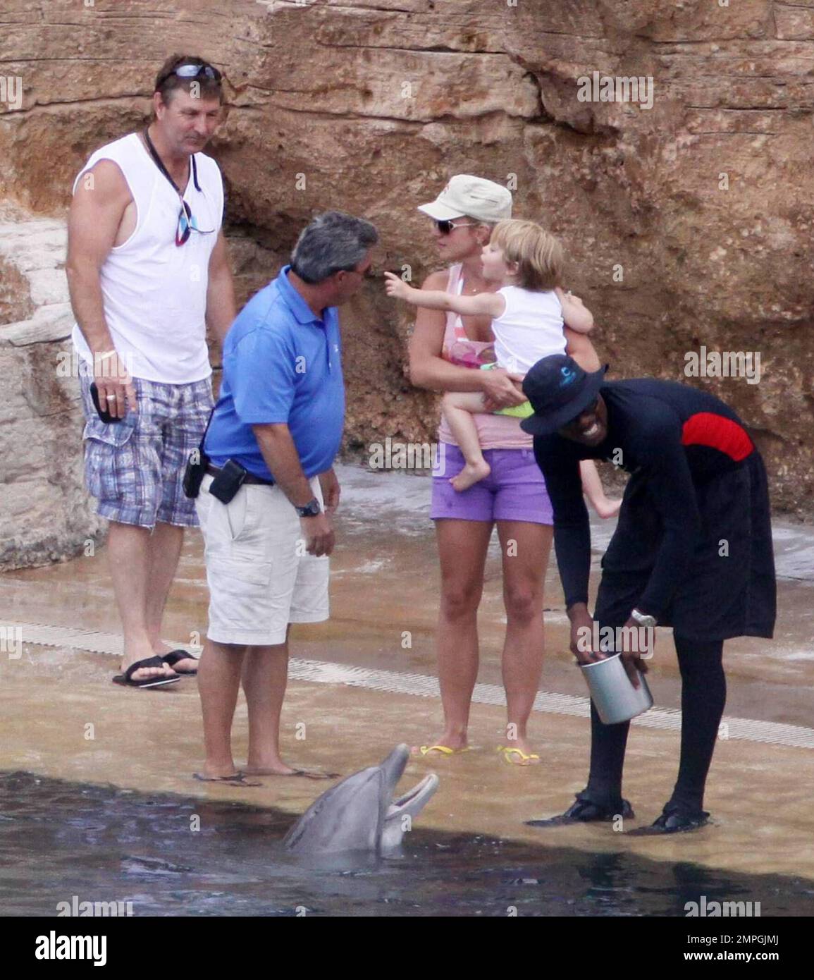 - Exclusive!! Popstar Britney Spears feeds the dolphins fish and takes ...