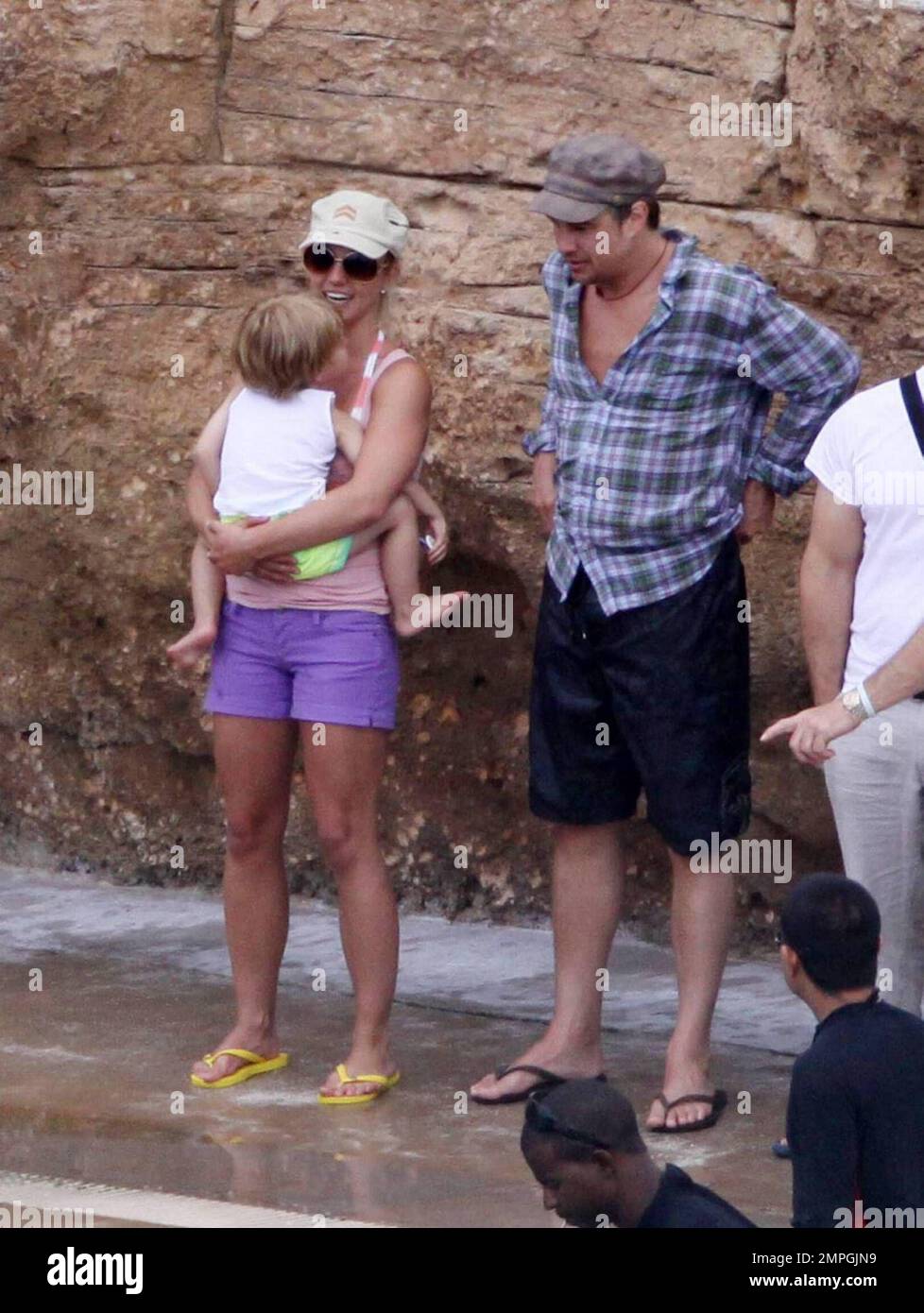 - Exclusive!! Popstar Britney Spears feeds the dolphins fish and takes ...