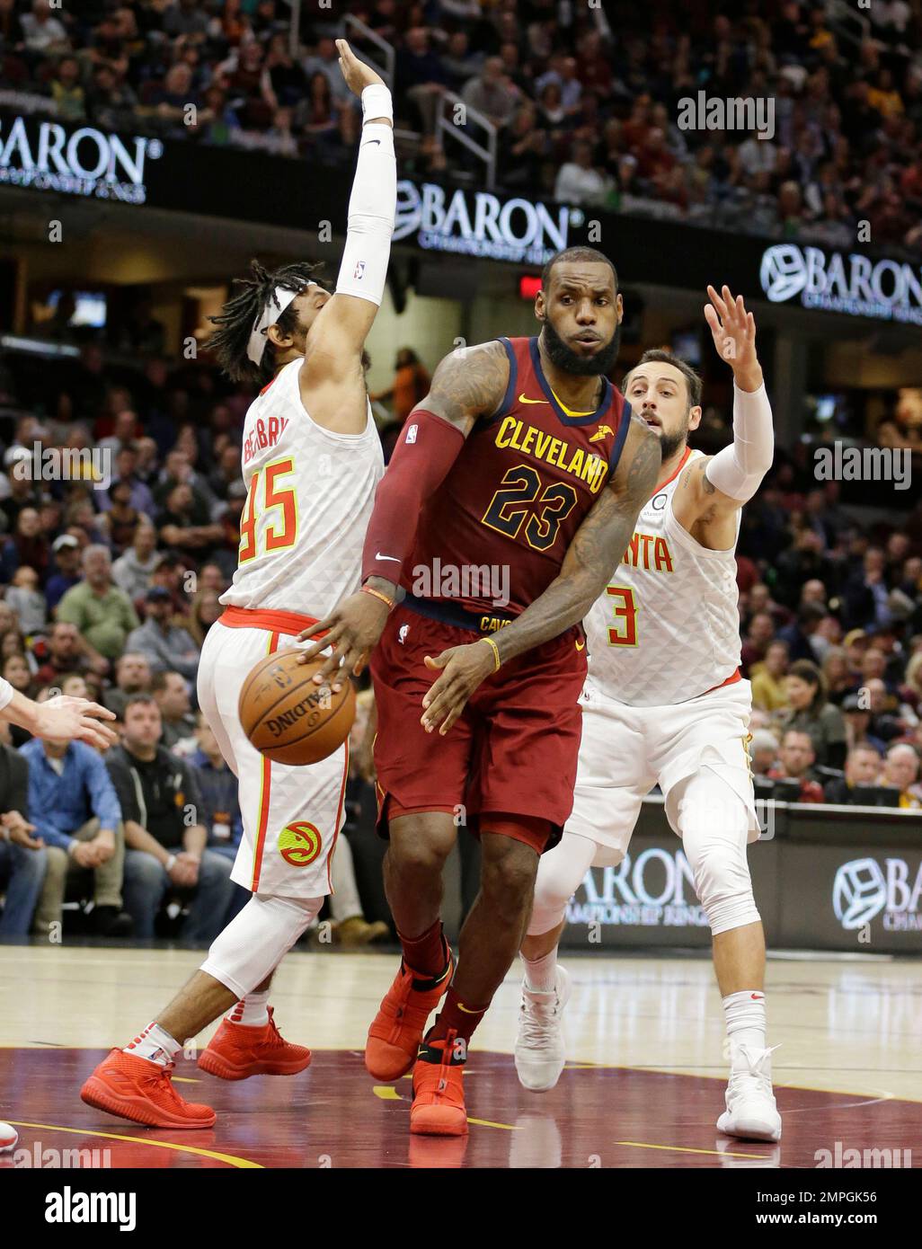 Cleveland Cavaliers' LeBron James (23) passes around Atlanta Hawks ...