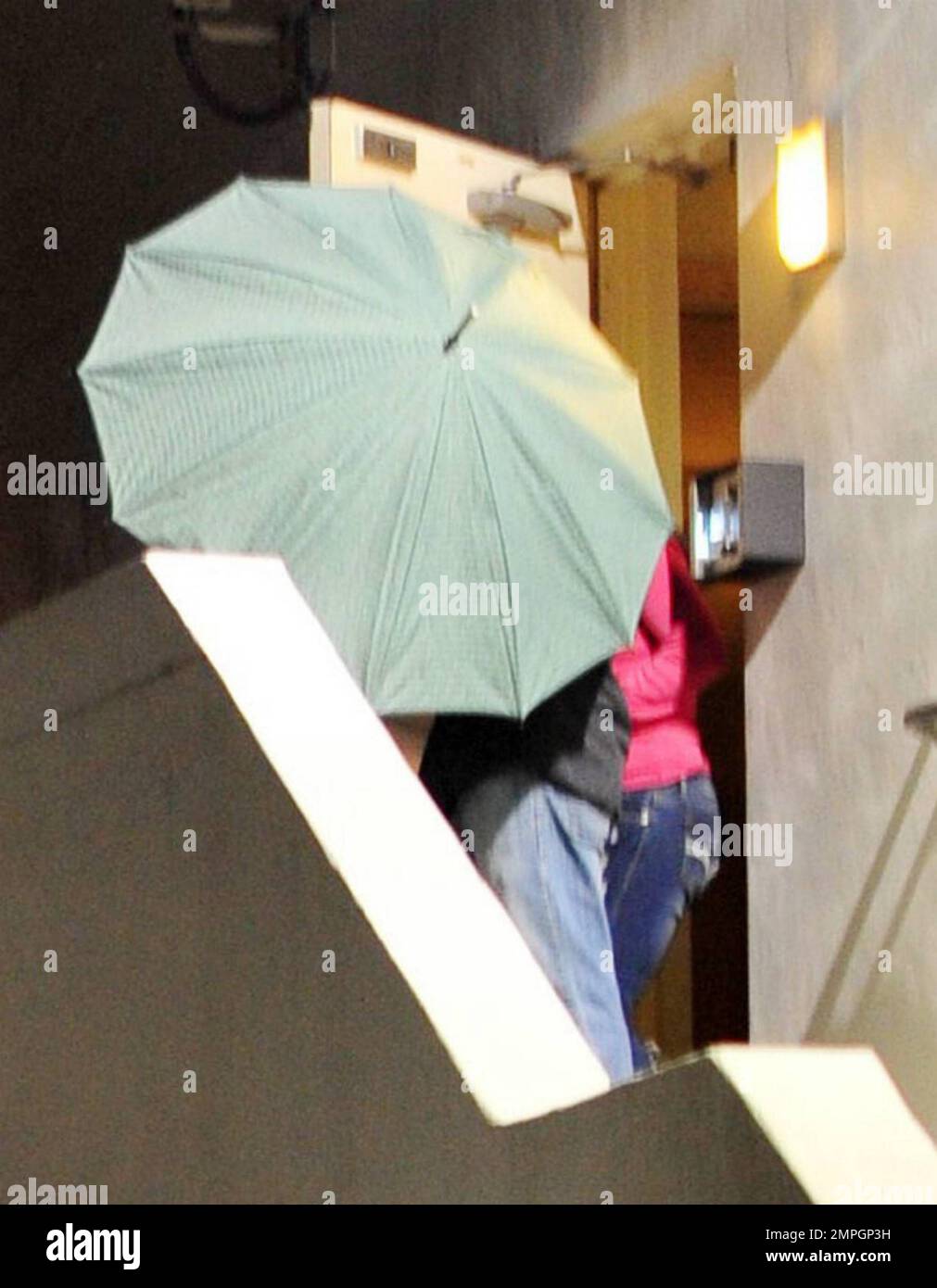 Britney Spears and her entourage of security go to great lengths to ...