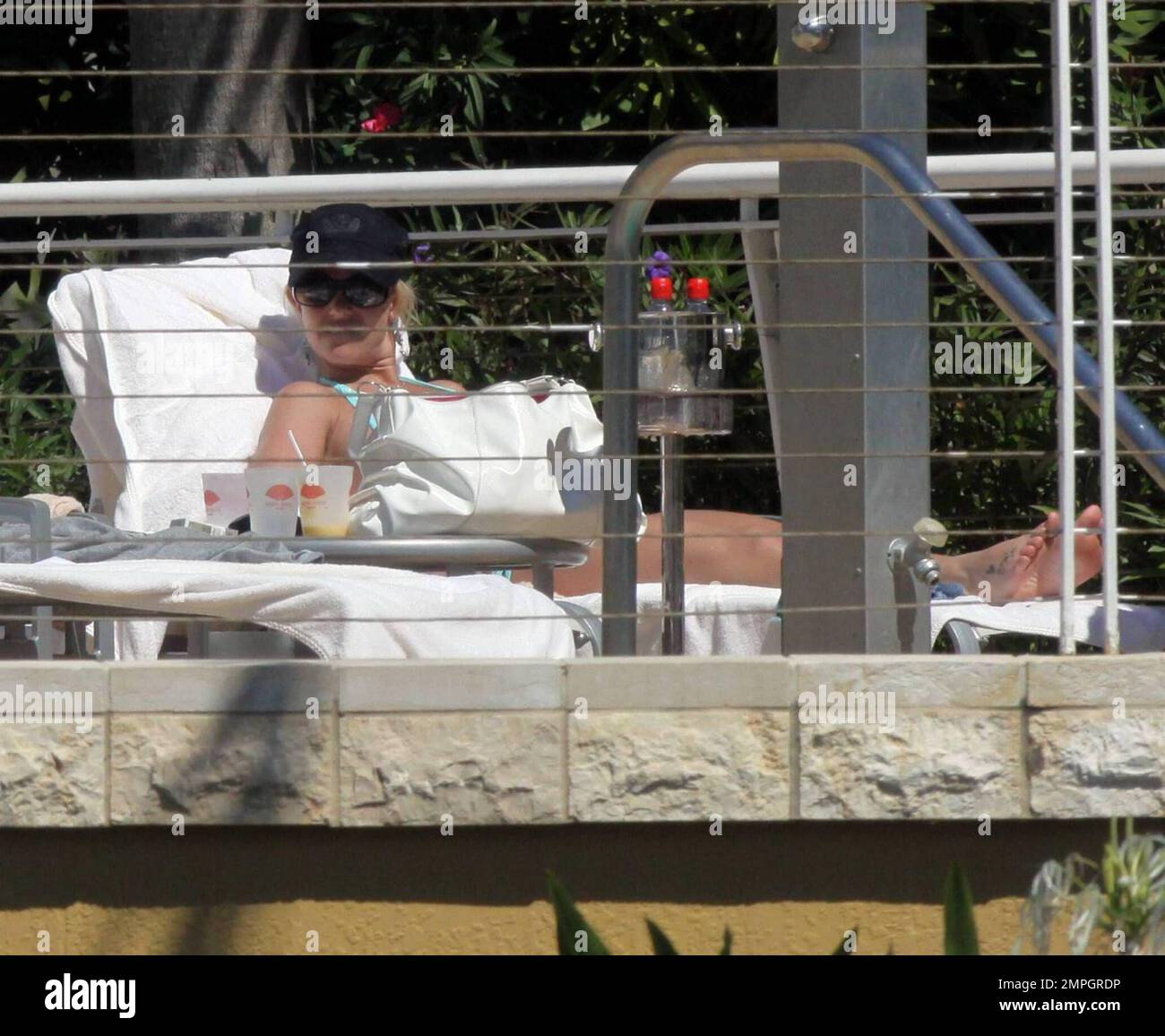 Exclusive!! Britney Spears shows off her slimmer body as she lounges by ...